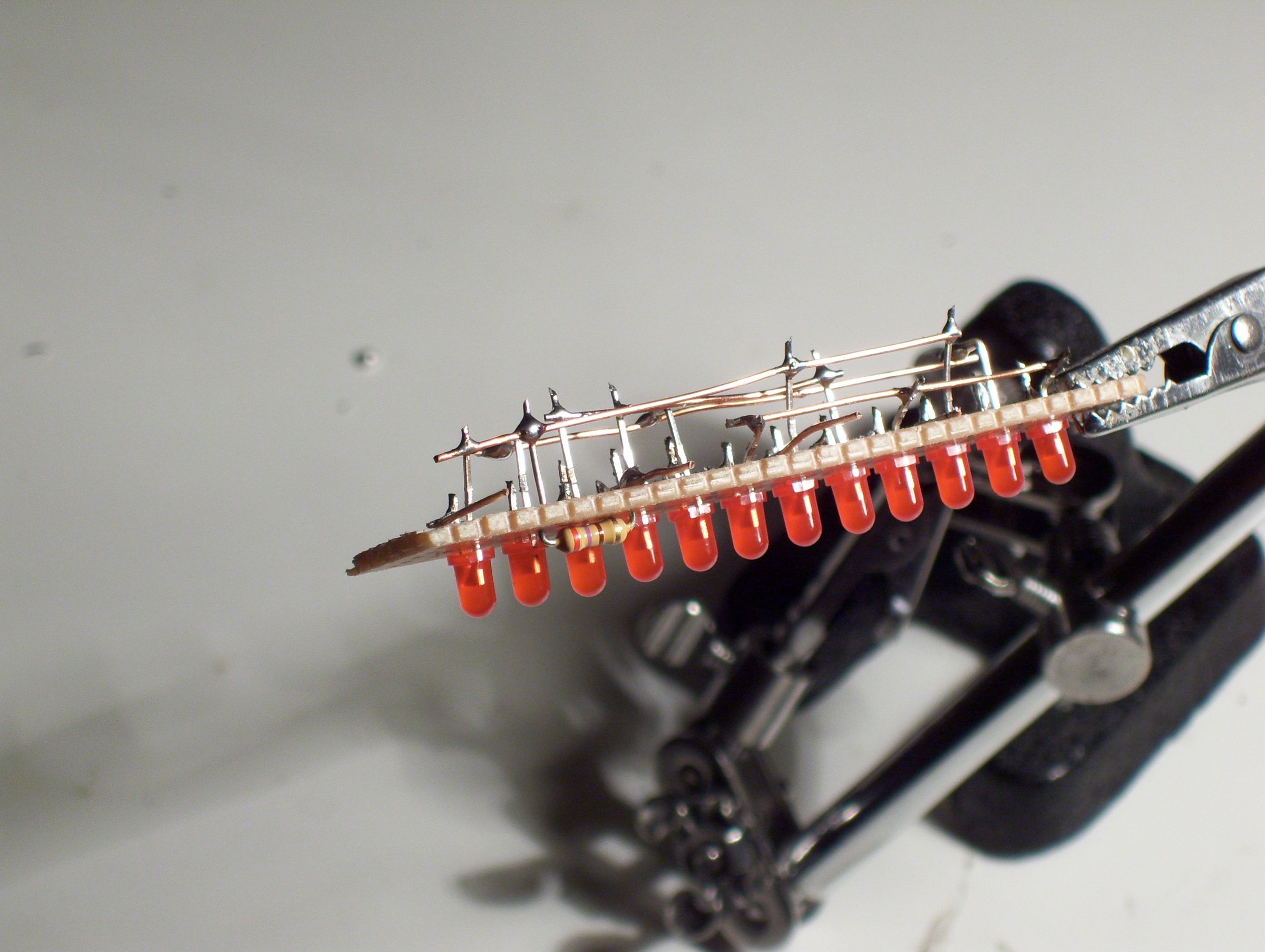 Charlieplexed Row of LED Lights, for the Arduino : 9 Steps (with Pictures) - Instructables