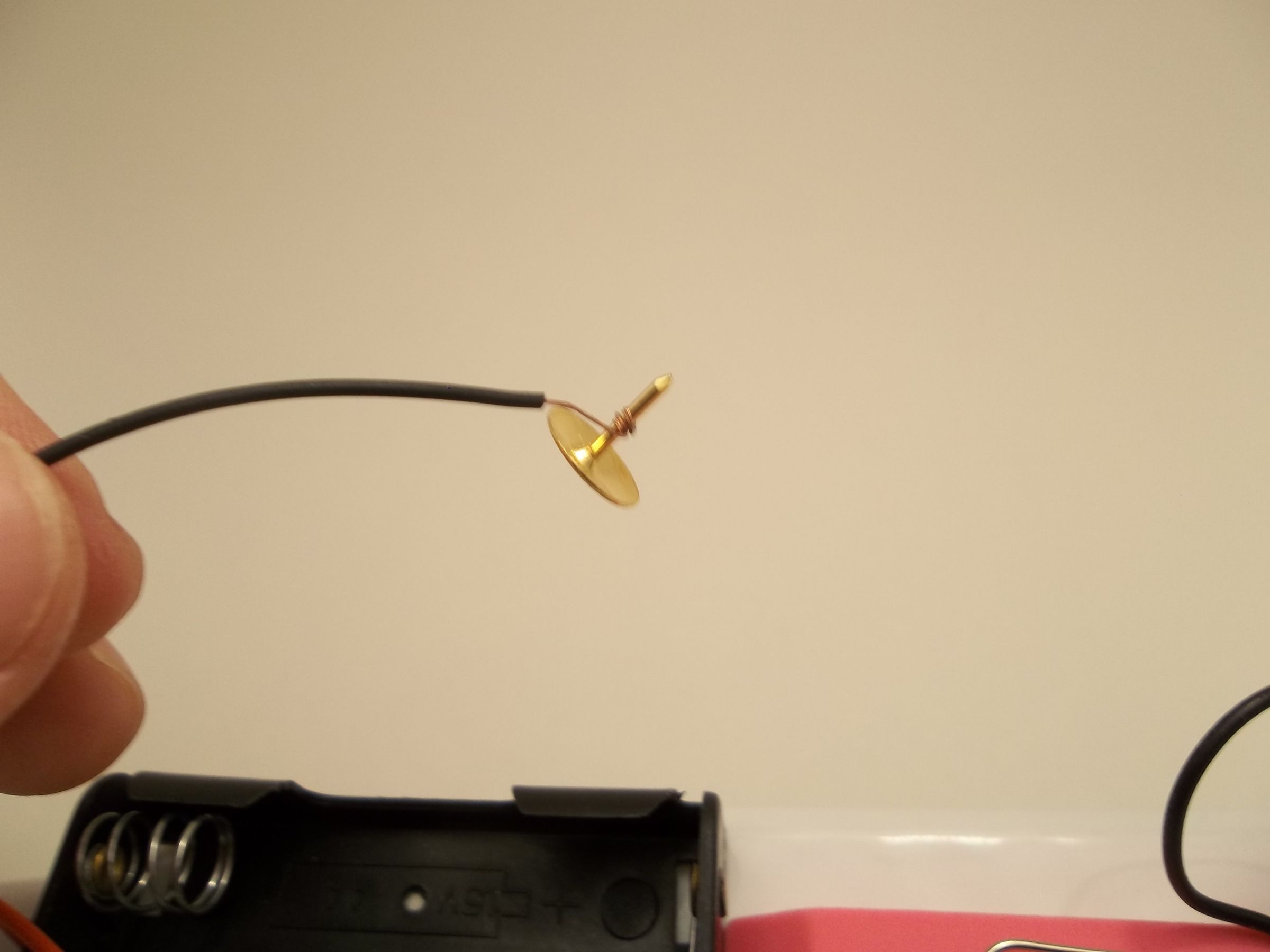 A Simple and Cheap No-Solder Bristlebot! : 9 Steps - Instructables