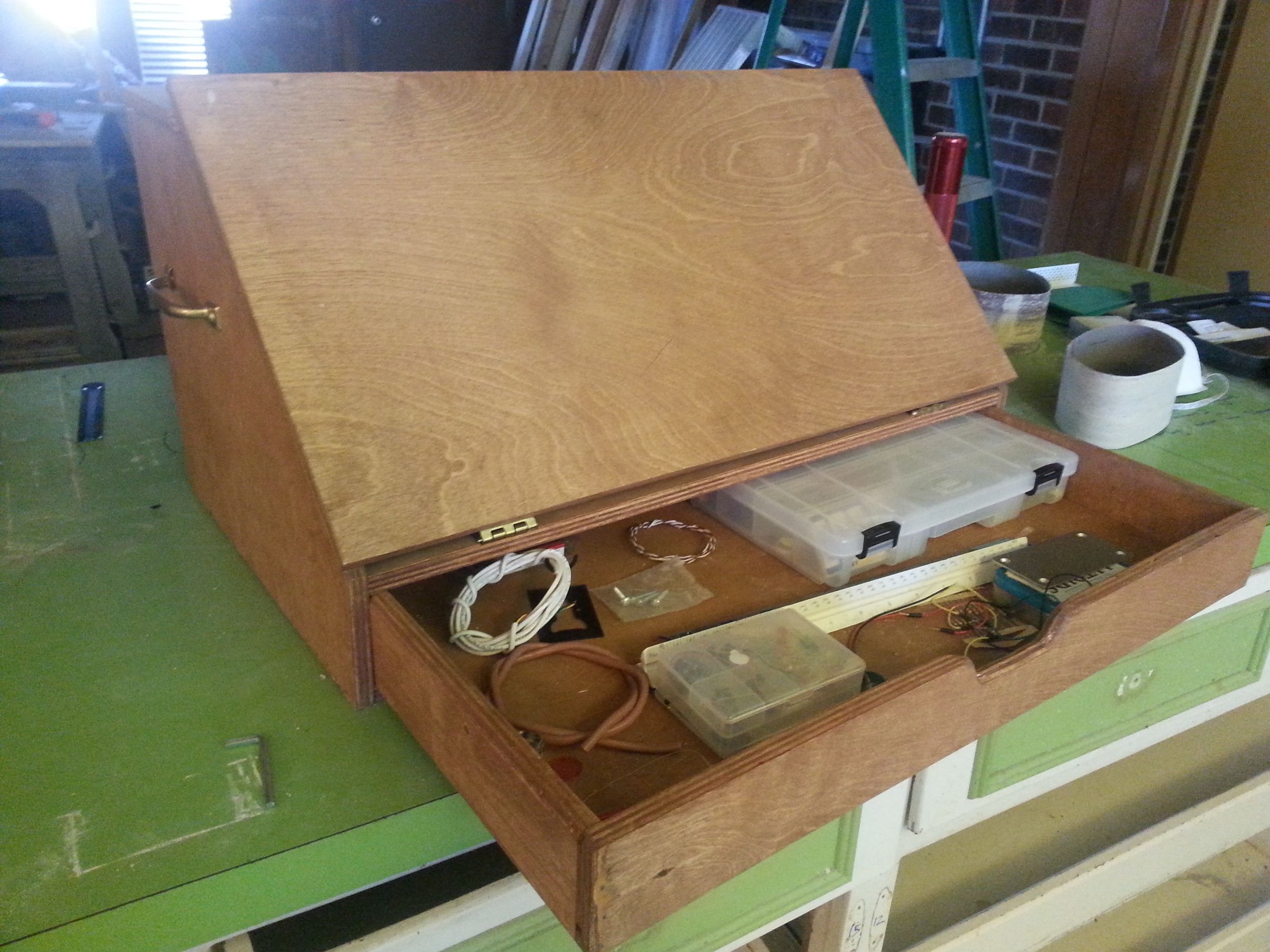Portable Work Station : 6 Steps - Instructables
