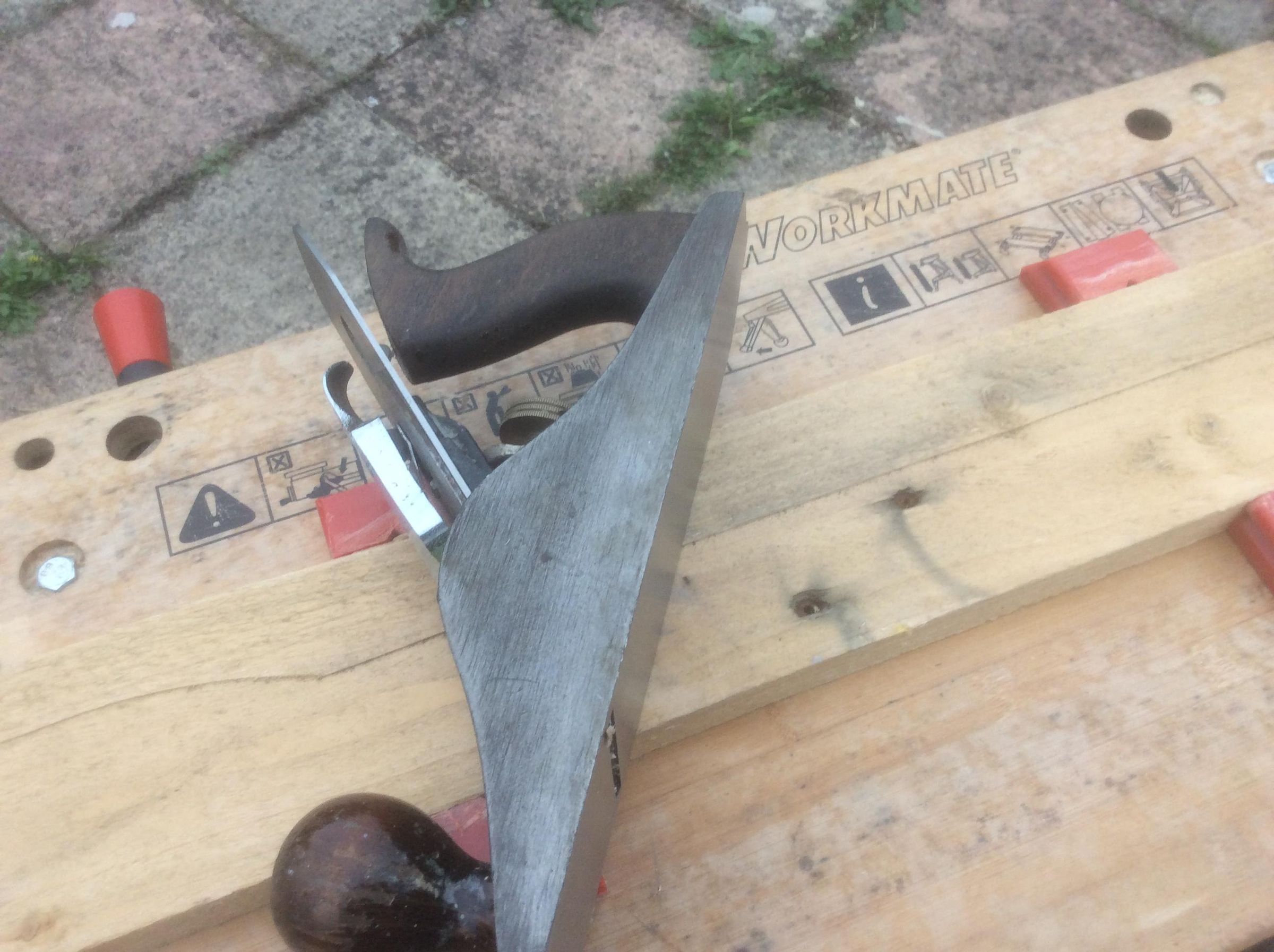 Making a Workbench From Pallets : 7 Steps - Instructables