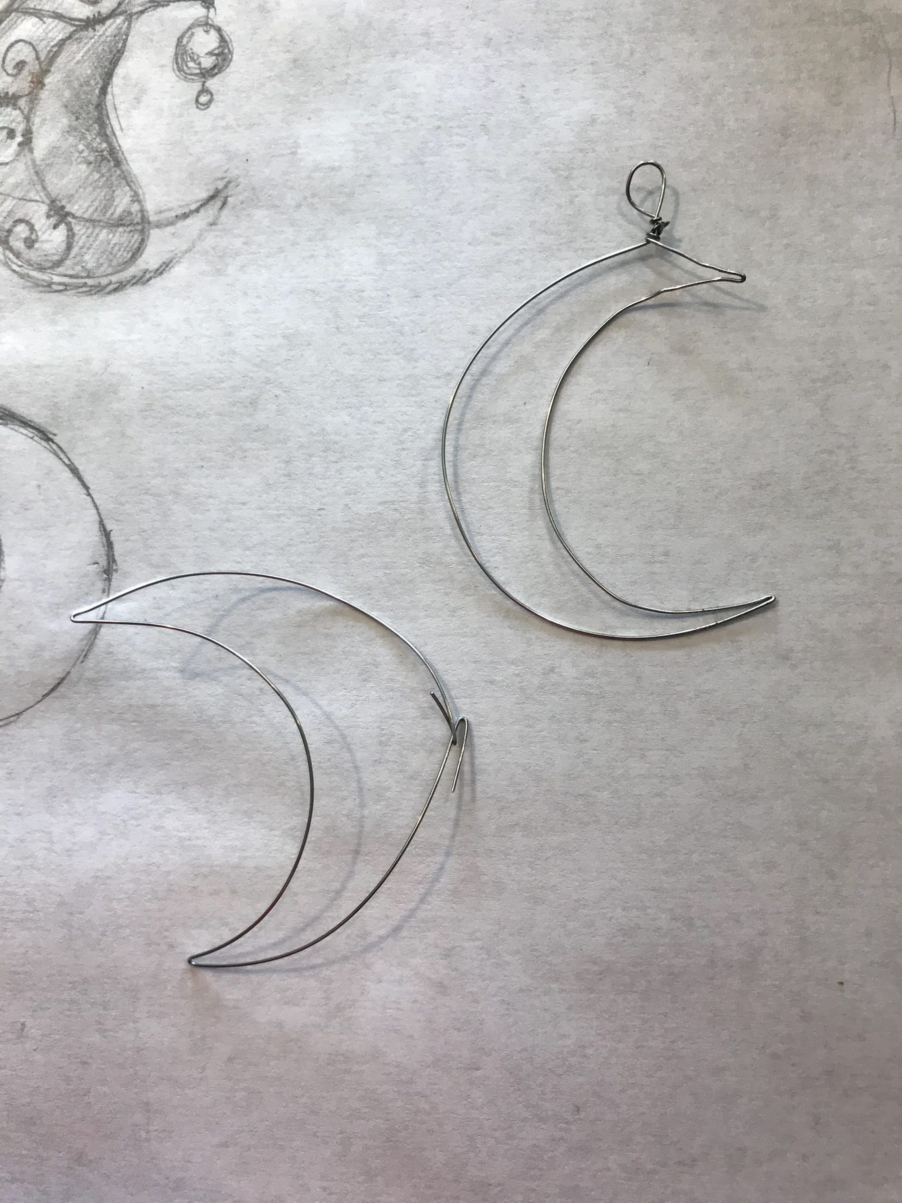 How to Design (and Finish!) a Wire Wrapped Moon Pendant : 8 Steps (with ...