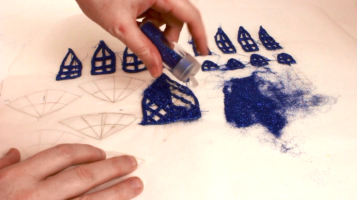 DIY Frozen Castle Using Plastic Bottles and Hot Glue : 5 Steps (with ...