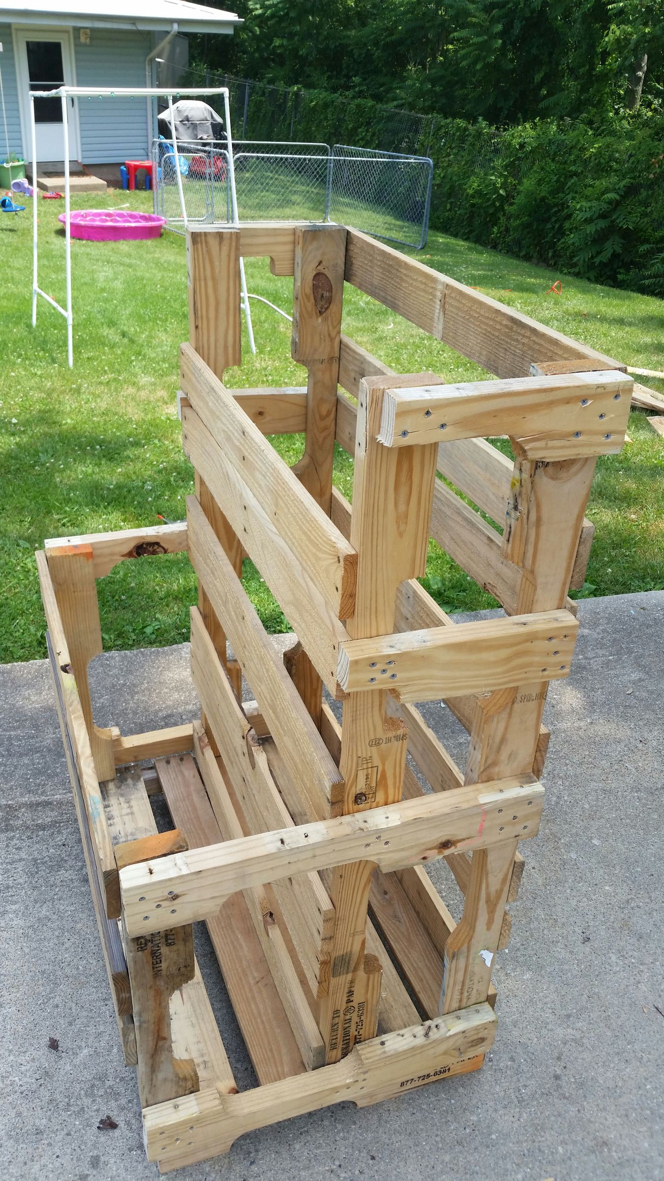 The P.A.L.L.E.T. (Pallet and Loose Lumber Enclosure Tower) : 4 Steps ...