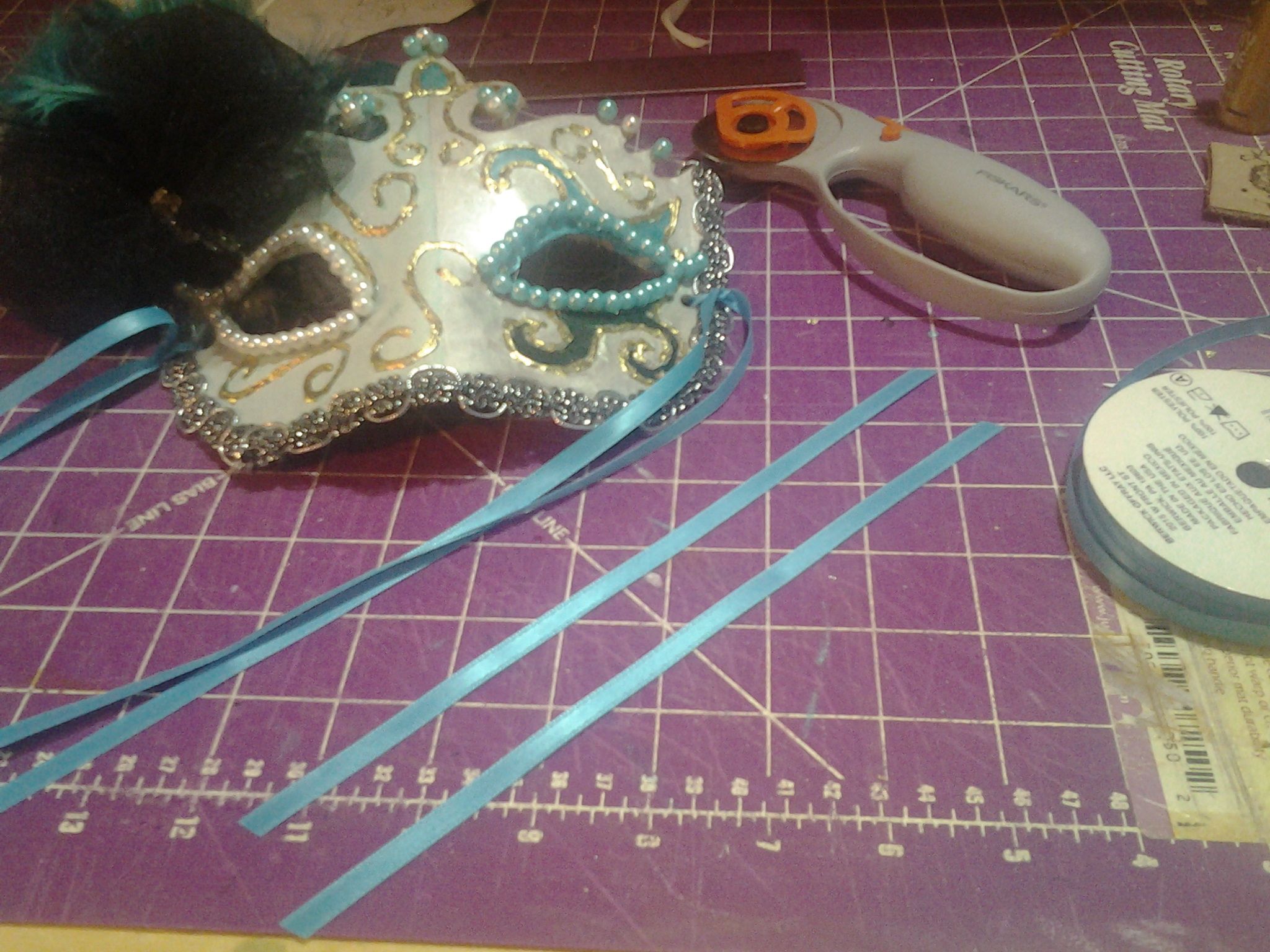 Terrific in Teal Masquerade Mask : 16 Steps (with Pictures) - Instructables
