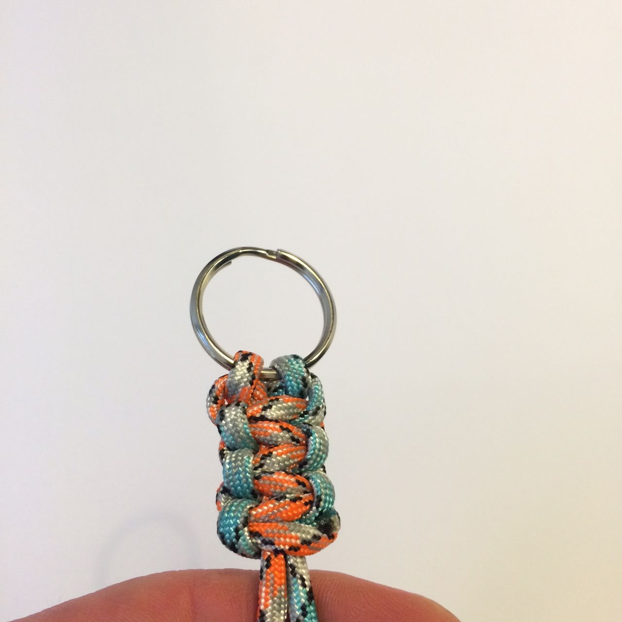 Paracord Lanyard : 4 Steps (with Pictures) - Instructables