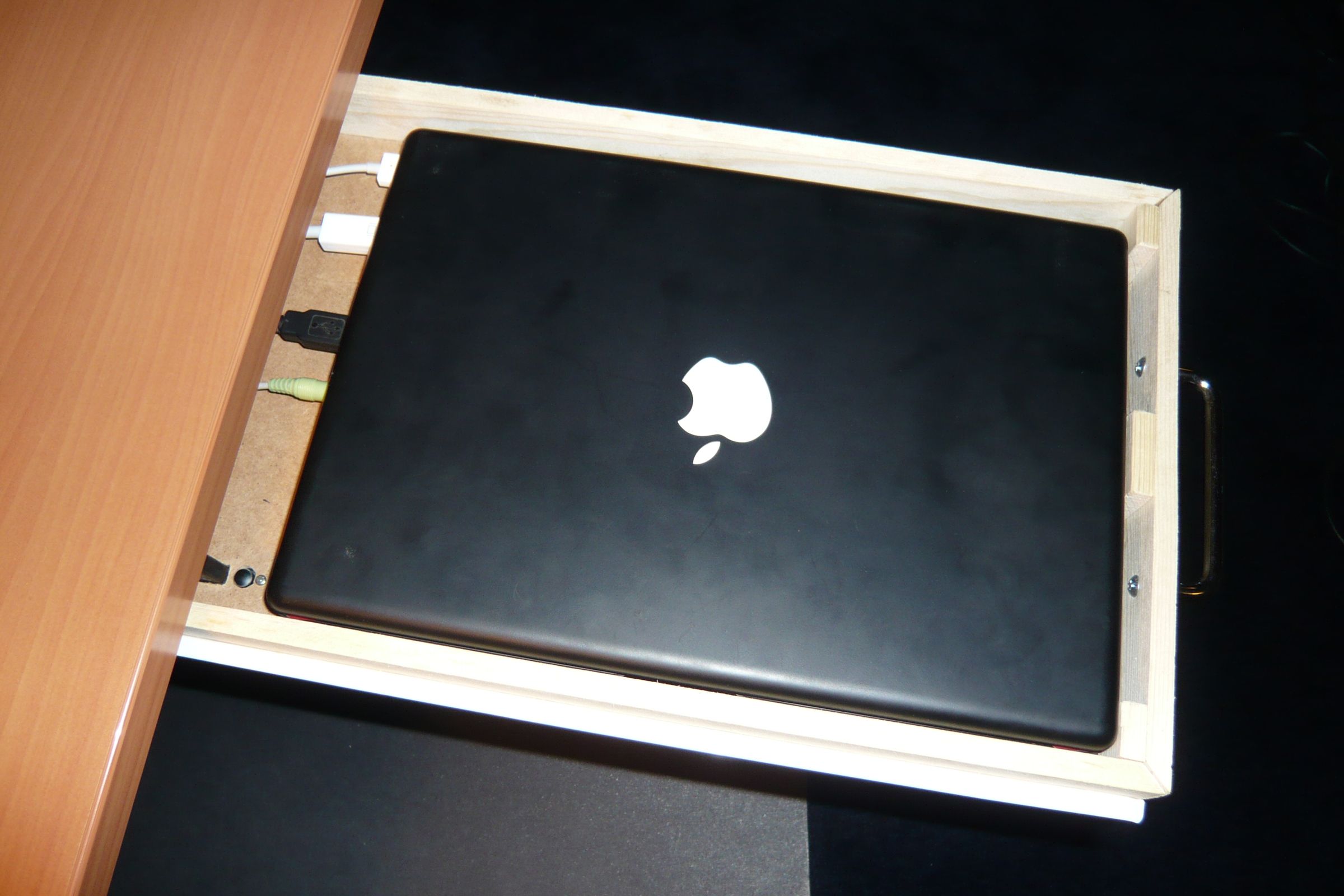 Building a (macbook) Laptop Drawer : 7 Steps - Instructables