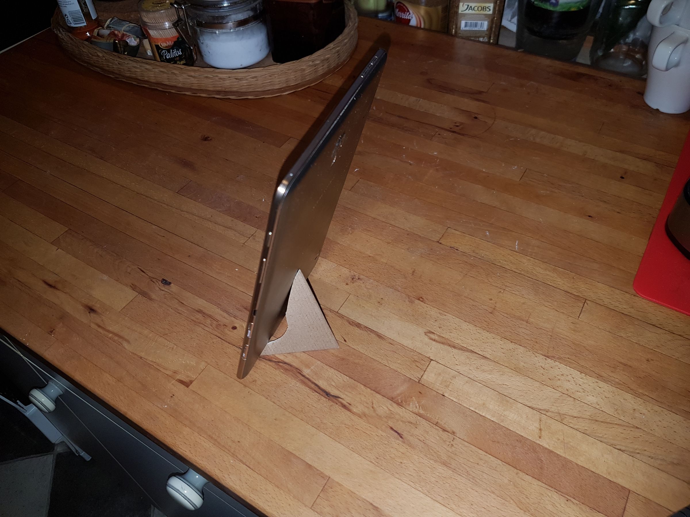 Free and Sturdy Cardboard Tablet Stand (with Pictures) - Instructables
