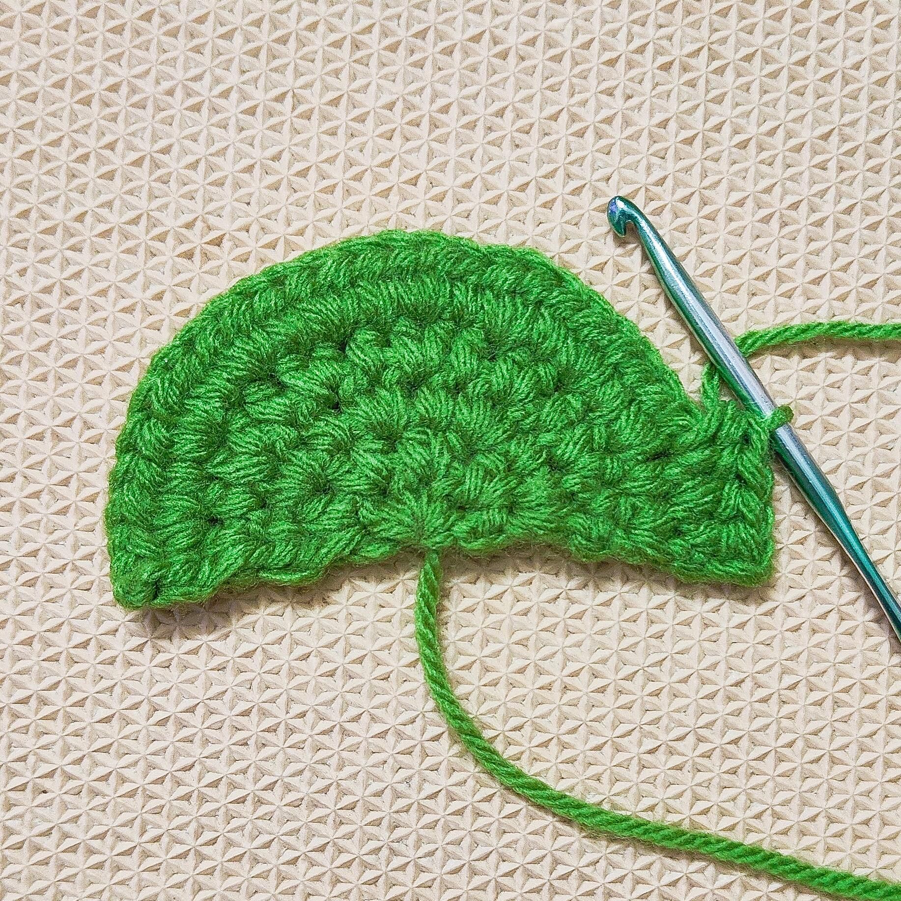 How to Make a Perfect Semi Circle With Half Double Crochets : 7 Steps ...