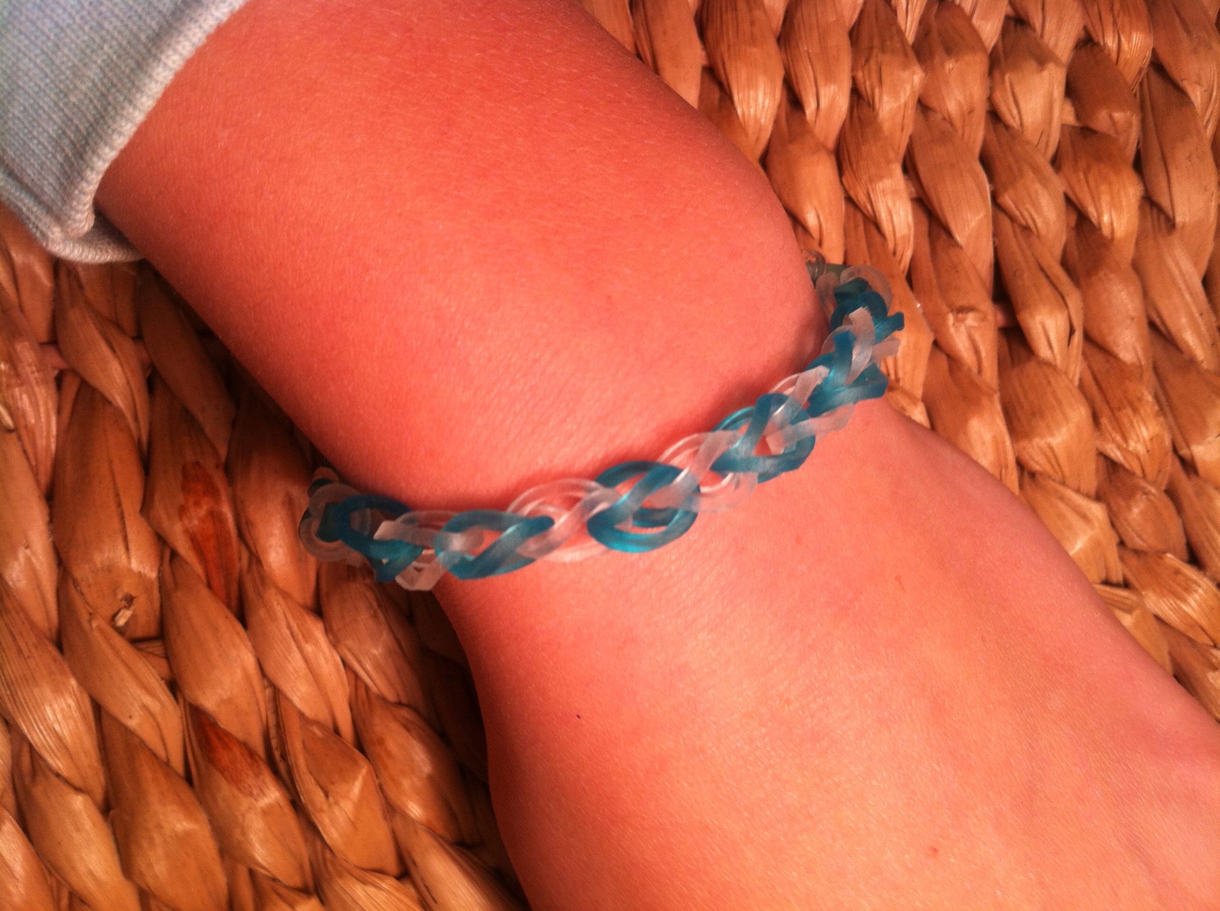 Simple Bracelet : 8 Steps - Instructables