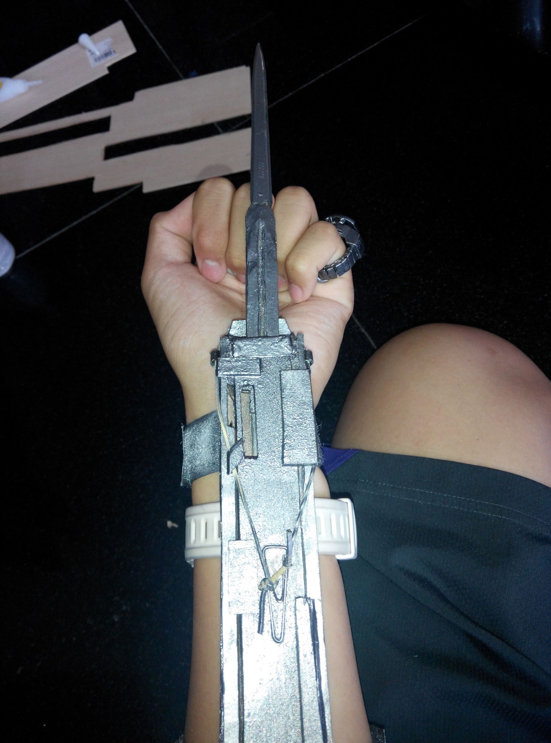 Assassin's Creed Altair's Hidden Blade : 8 Steps - Instructables