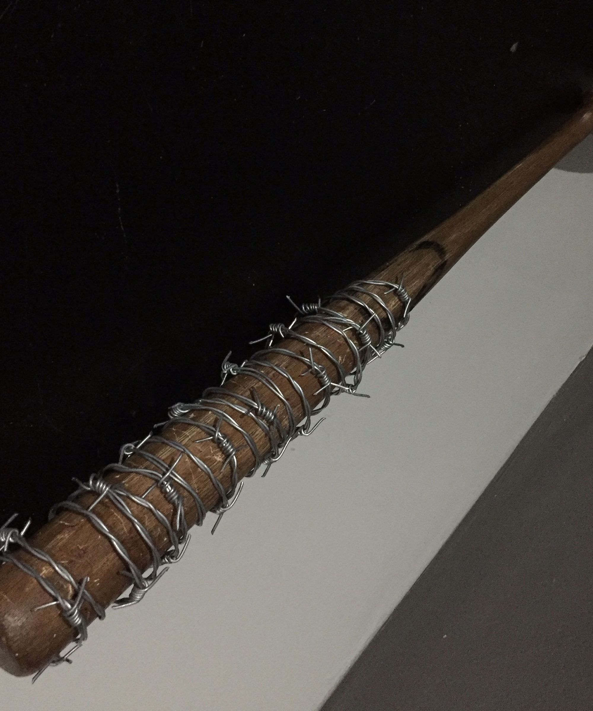 Lucille Bat Walking Dead : 5 Steps - Instructables