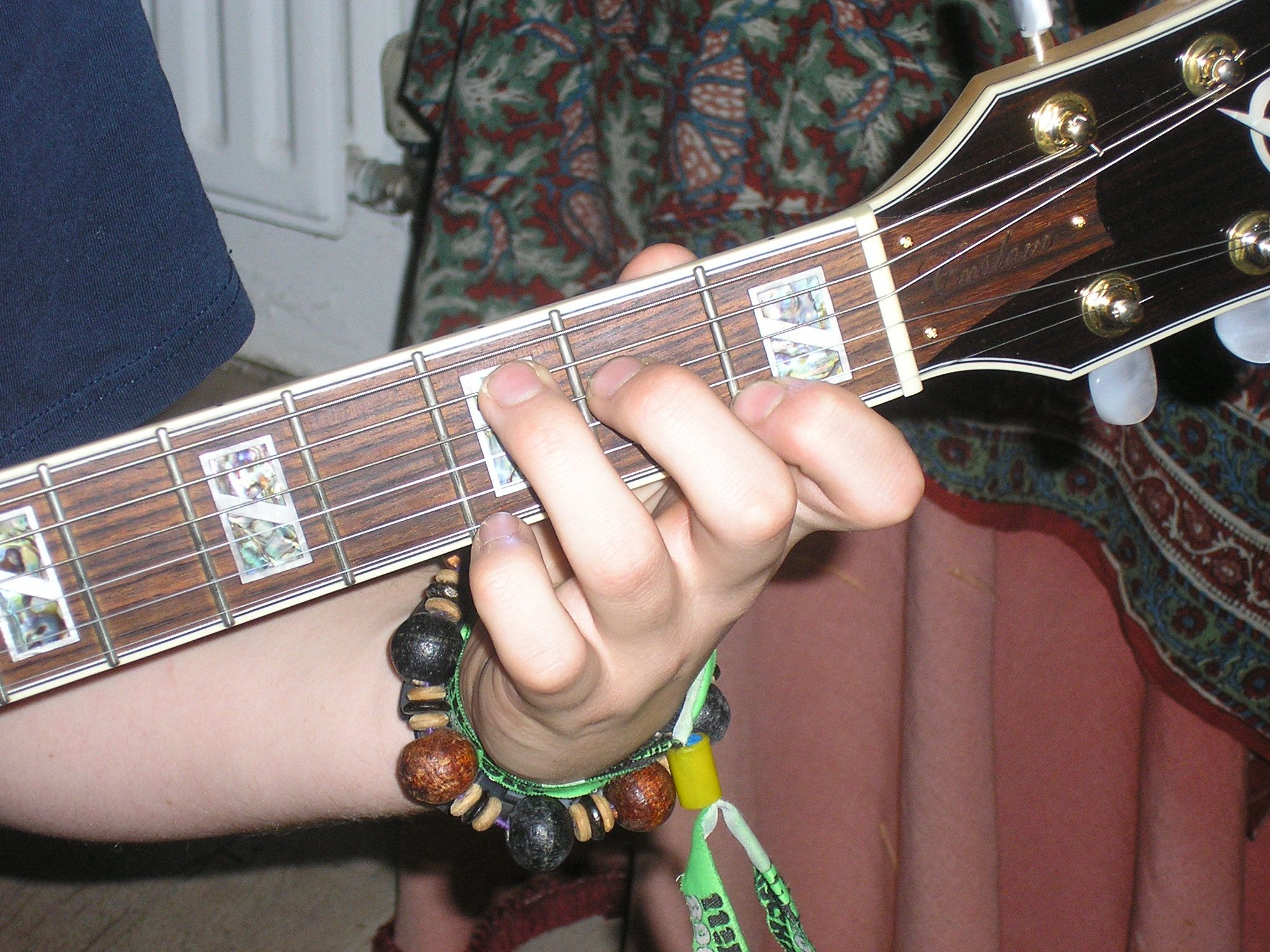 How to Play a Few Guitar Chords (beginner) : 7 Steps - Instructables