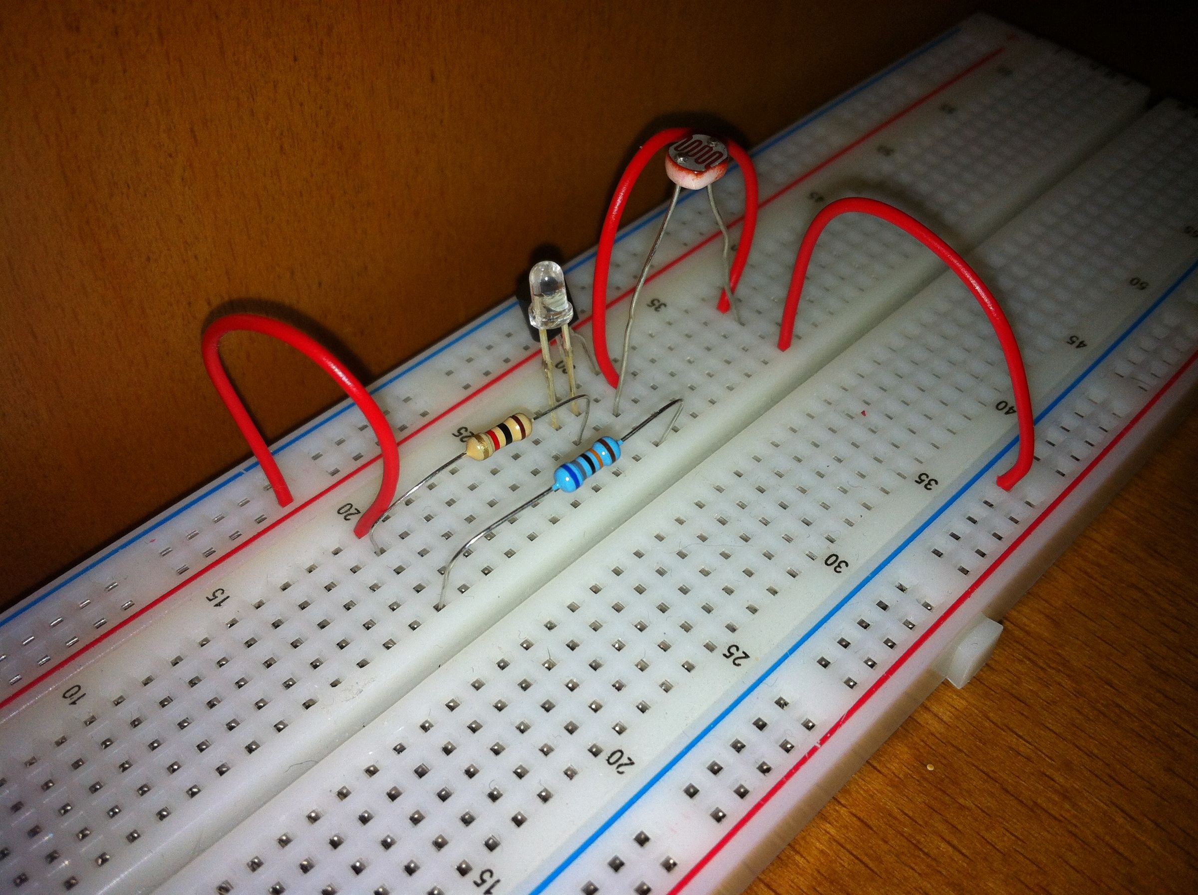Dark Sensor With LDR, Transistor and a LED : 3 Steps - Instructables