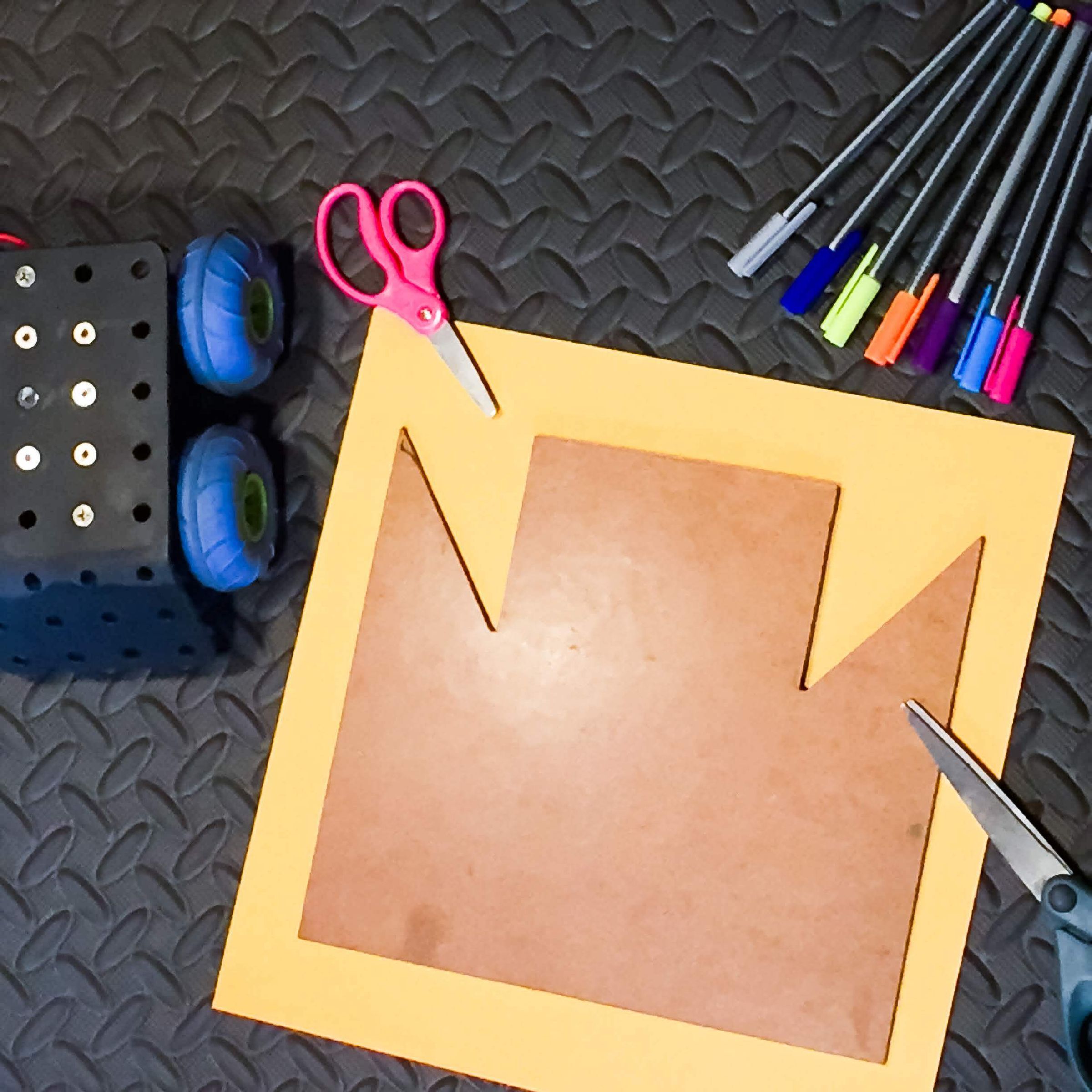 FOLD-N-FIGHT BATTLEBOTS : 7 Steps - Instructables