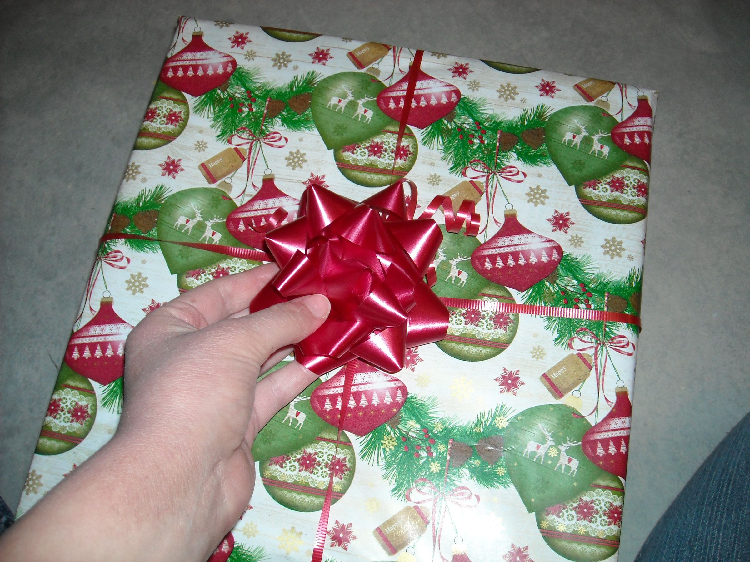 How to Wrap a Rectangular Gift : 8 Steps - Instructables
