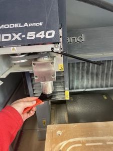 How to Set Up and Prepare a Roland MDX-540 Router for Cutting : 7 Steps ...