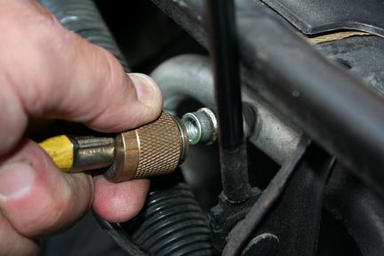 Adding Freon to Your Automobile's Air Condtioning System : 5 Steps ...