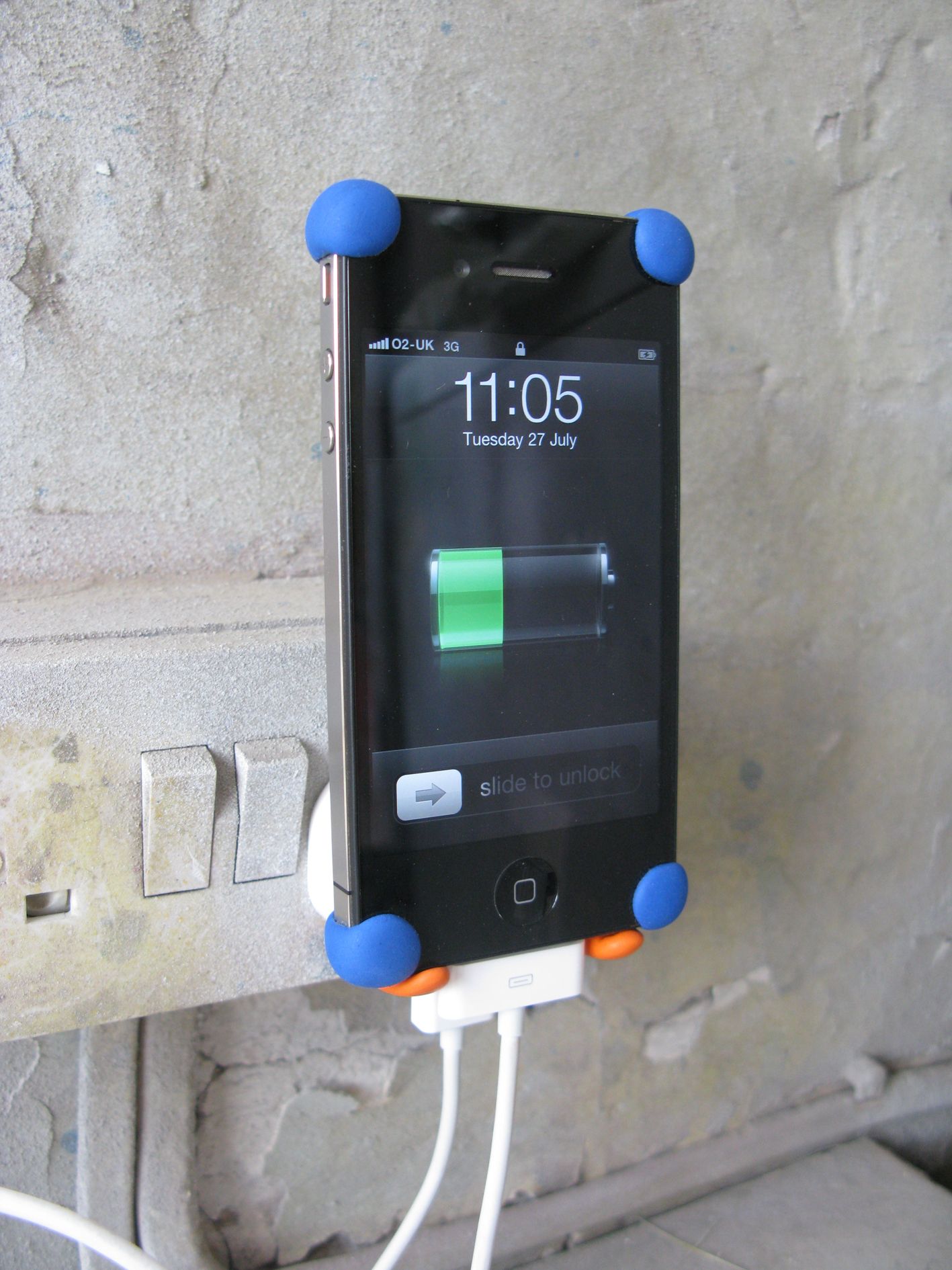Make Your IPhone Charger Hold / Display Your Phone : 8 Steps (with ...