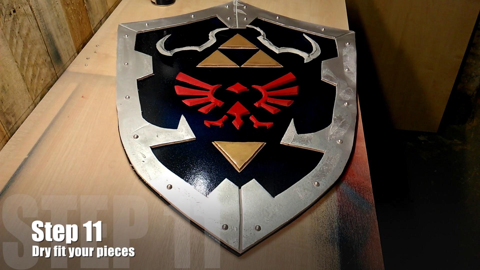 Legend of Zelda Hylian Shield : 11 Steps - Instructables