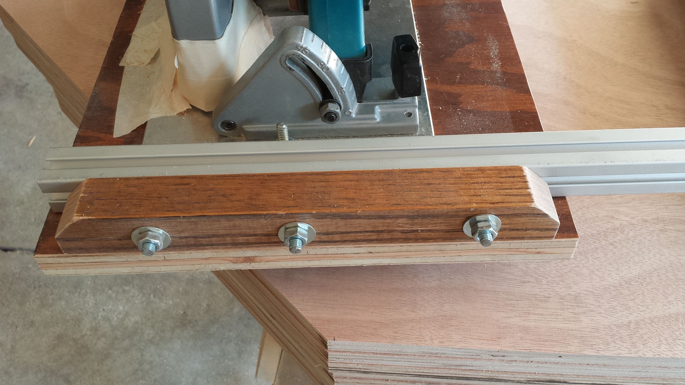 Circular Saw Rip Guide : 3 Steps - Instructables