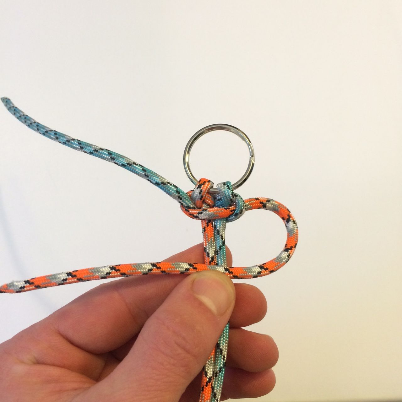 Paracord Lanyard : 4 Steps (with Pictures) - Instructables