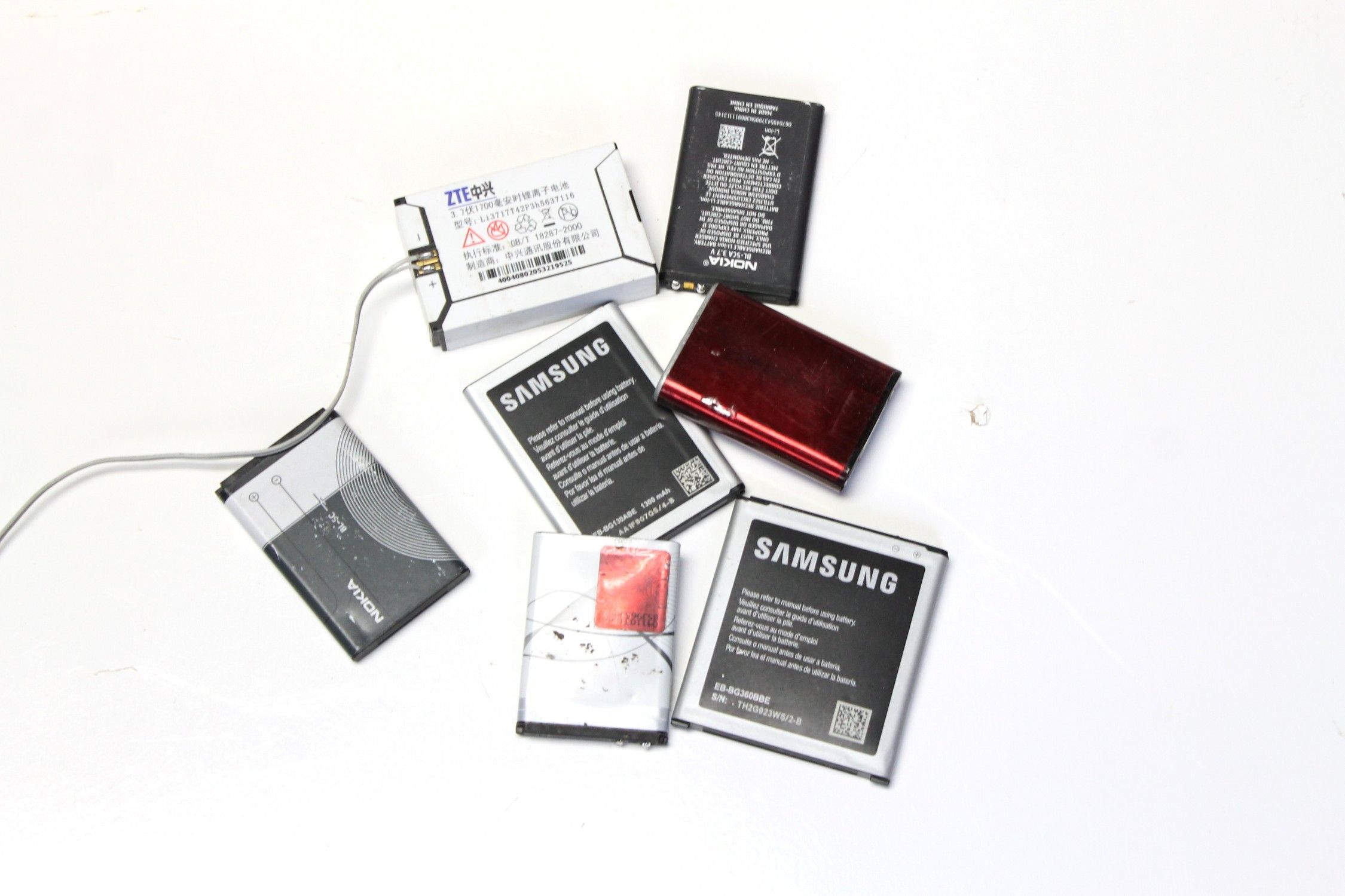 Reuse Old Mobile Phone Batteries : 10 Steps (with Pictures) - Instructables