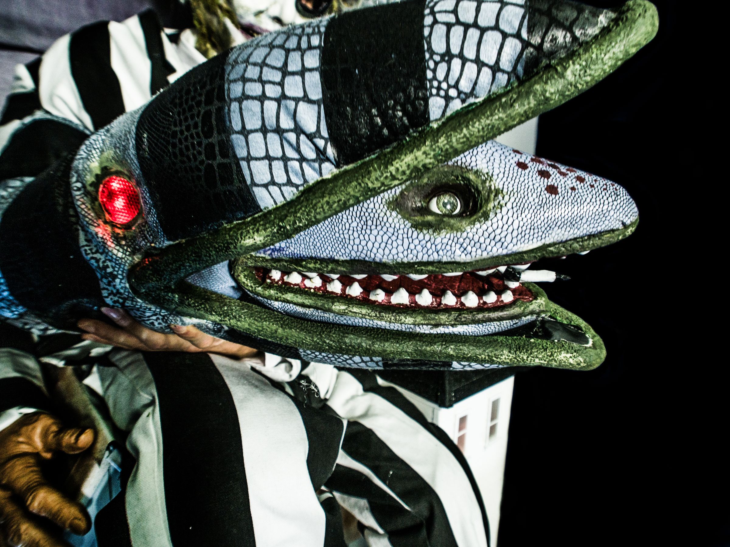 Ultimate Beetlejuice Sand Worm Puppet Costume : 16 Steps (with Pictures ...