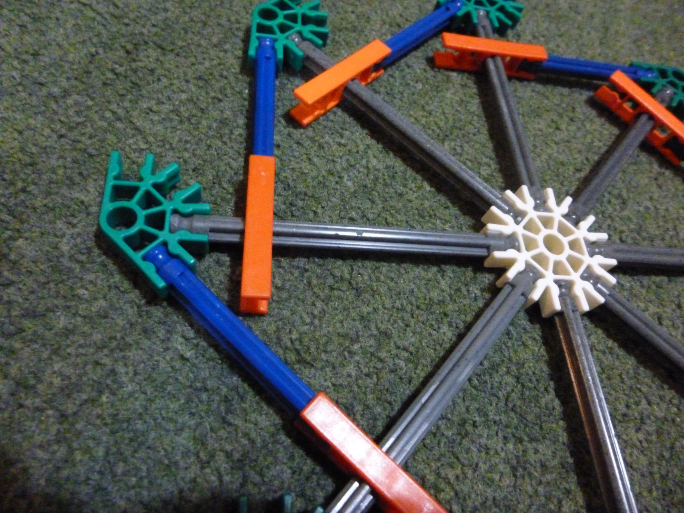 The Spinnybot - a K'nex Spinny Thing : 6 Steps - Instructables