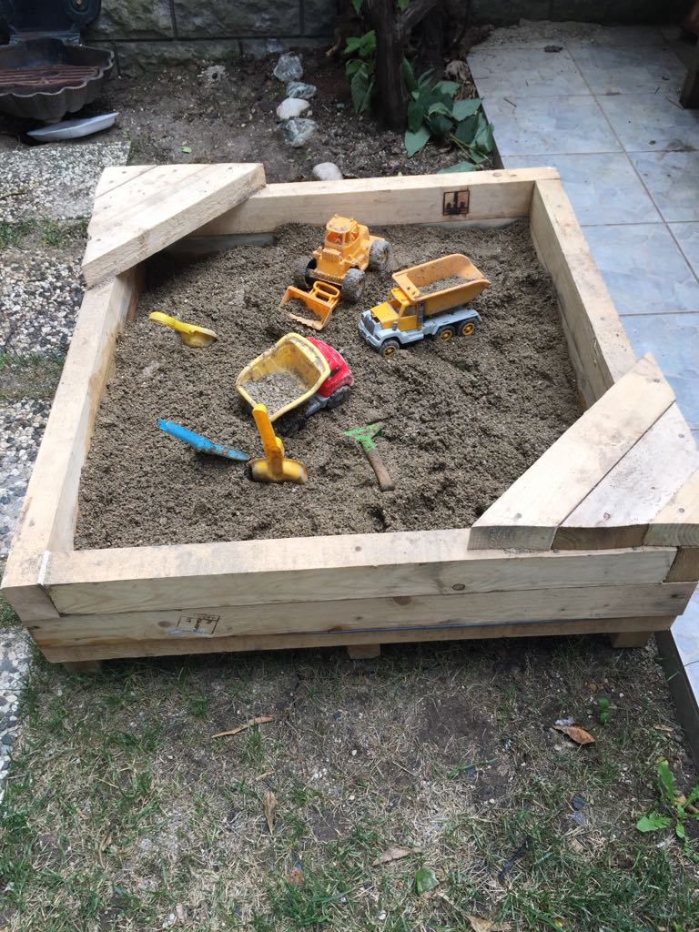Easy and Quick Sand Playing Pool : 5 Steps (with Pictures) - Instructables