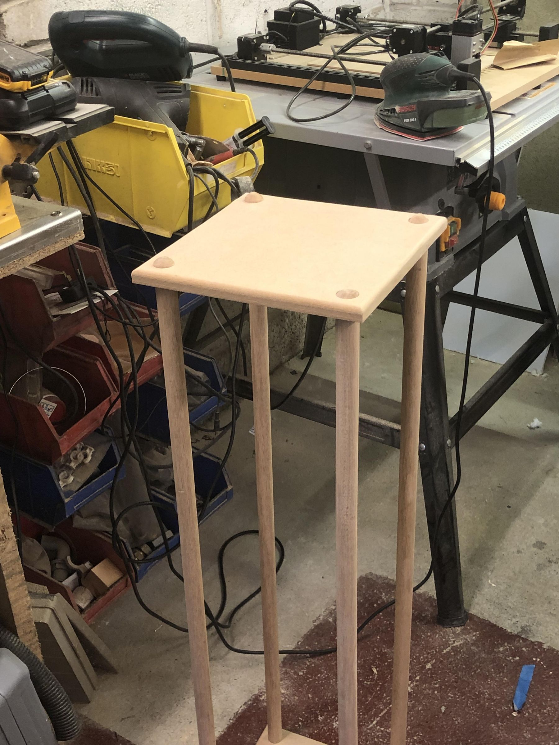 Broom Shaft and MDF Tall Plant Stand El Cheapo! : 5 Steps (with ...