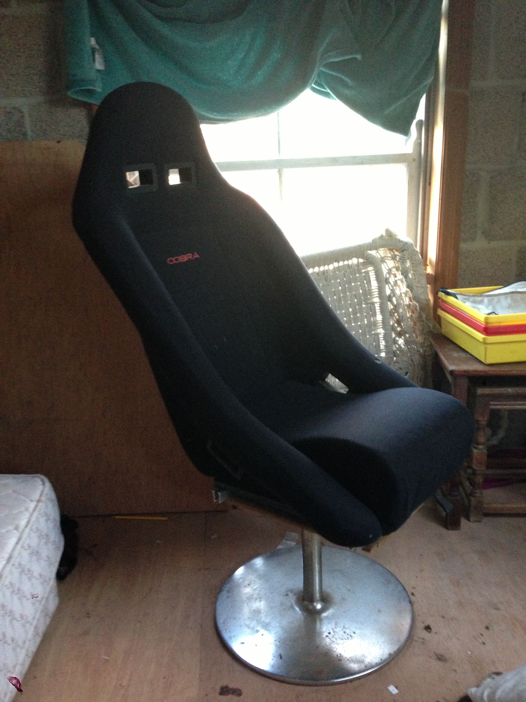 Bucket Seat Swivel Chair : 4 Steps - Instructables