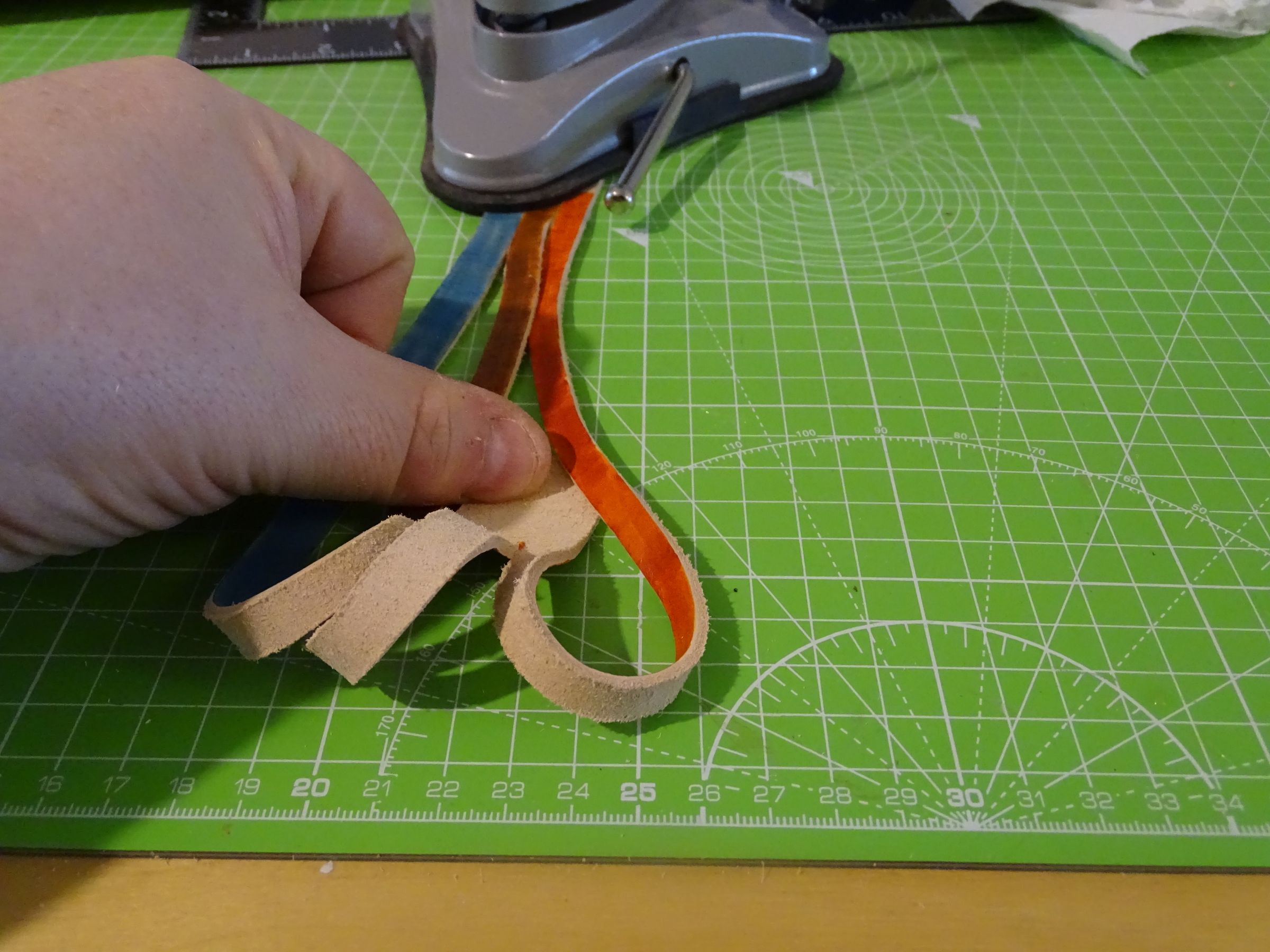 Leather Mystery Braid : 17 Steps (with Pictures) - Instructables
