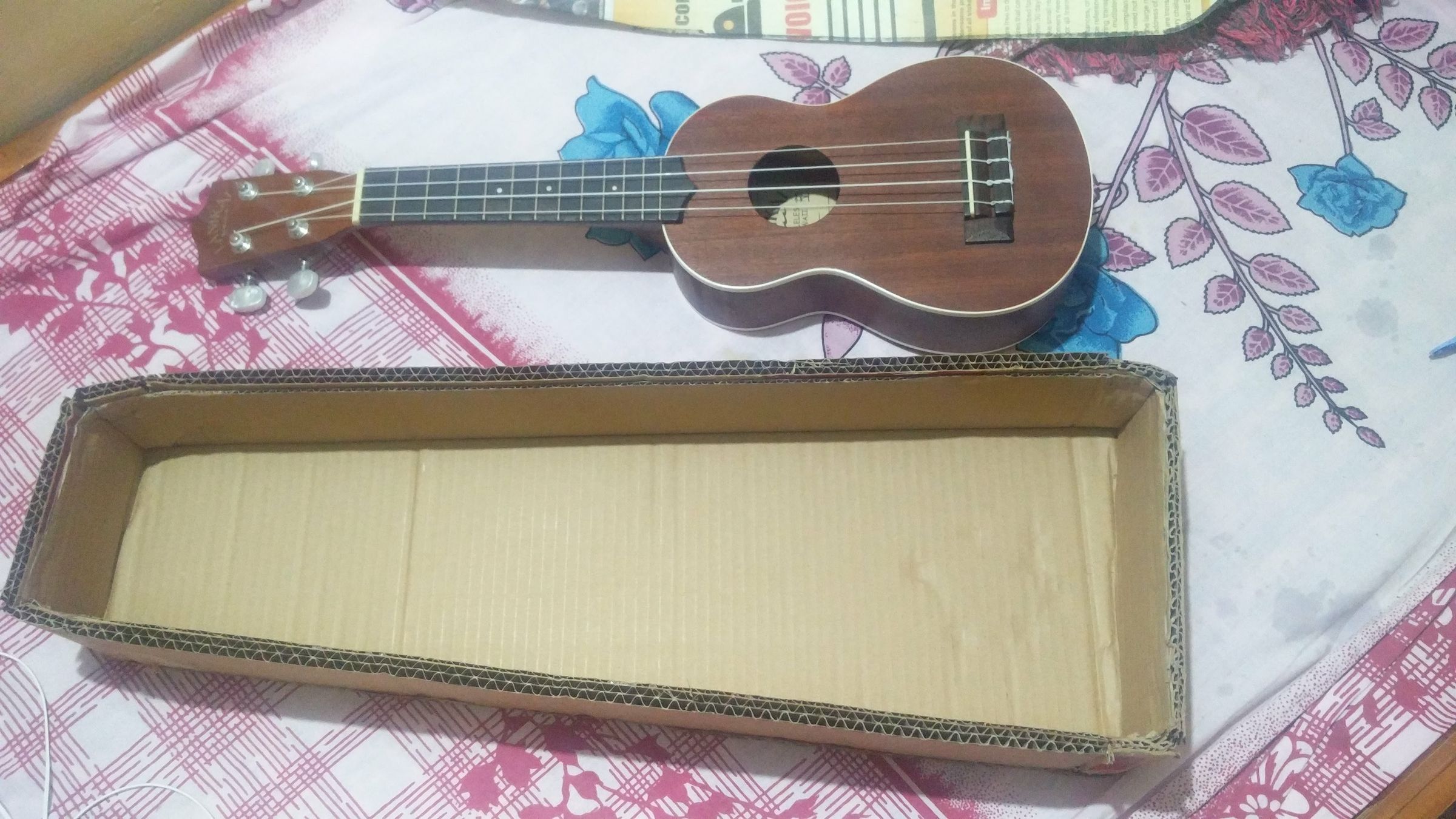 The Cardboard Ukulele Case : 10 Steps (with Pictures) - Instructables
