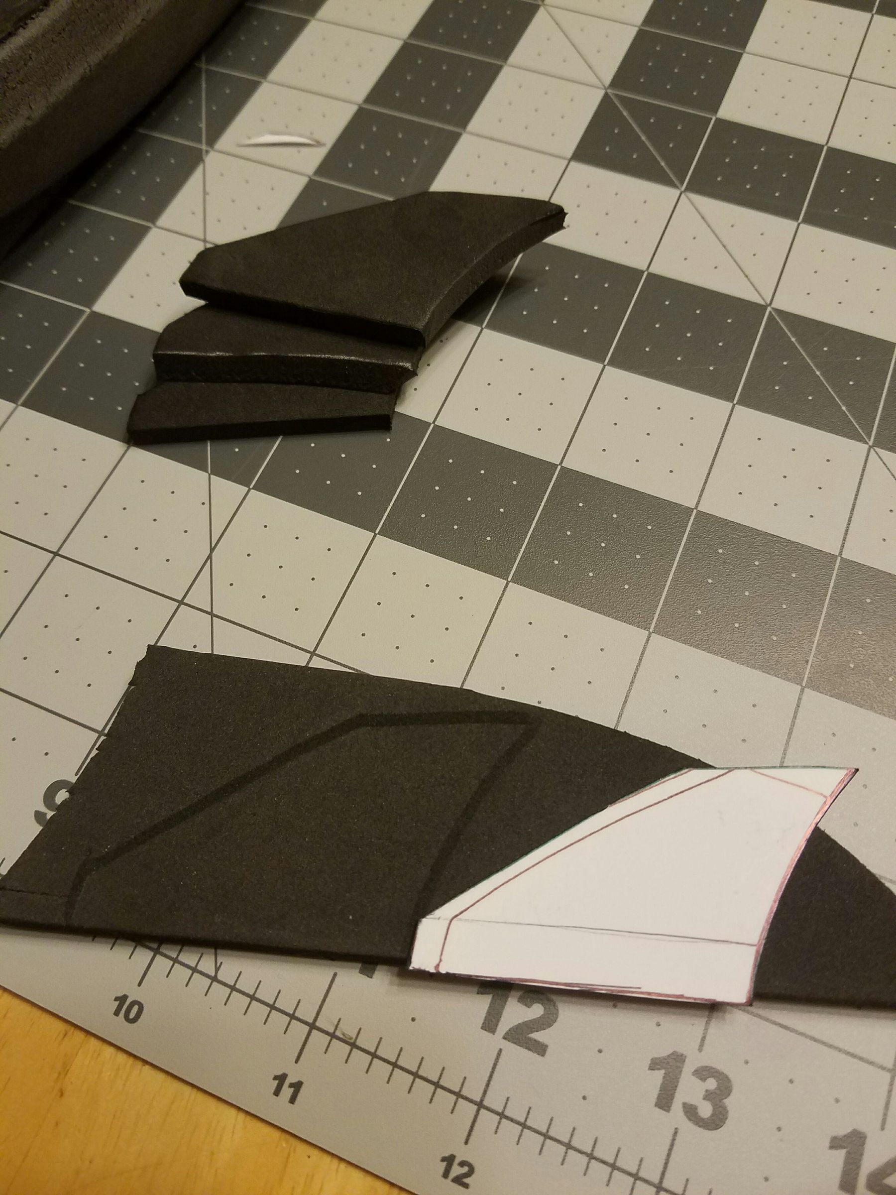 Batman Gauntlets : 7 Steps (with Pictures) - Instructables