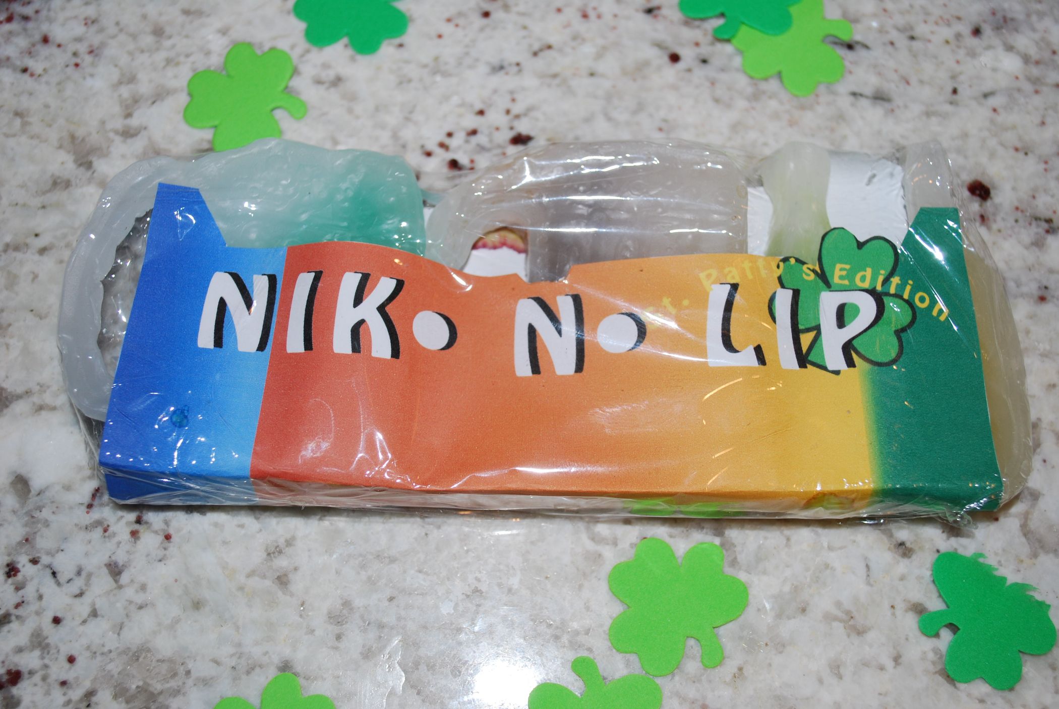 Nik N Lip St. Patty's Day Edition : 9 Steps - Instructables