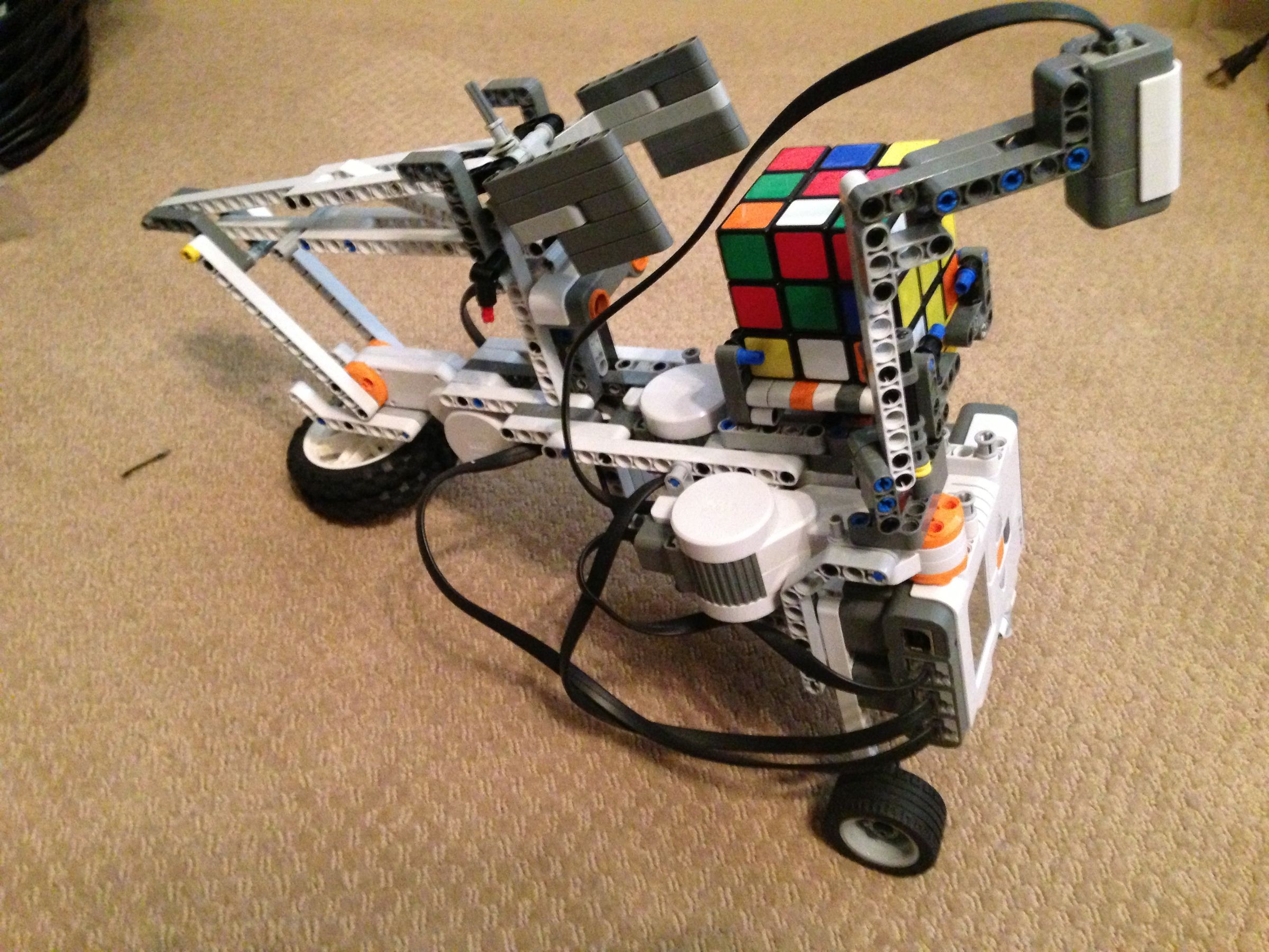 Lego Robot That Solves a Rubik Cube : 5 Steps - Instructables