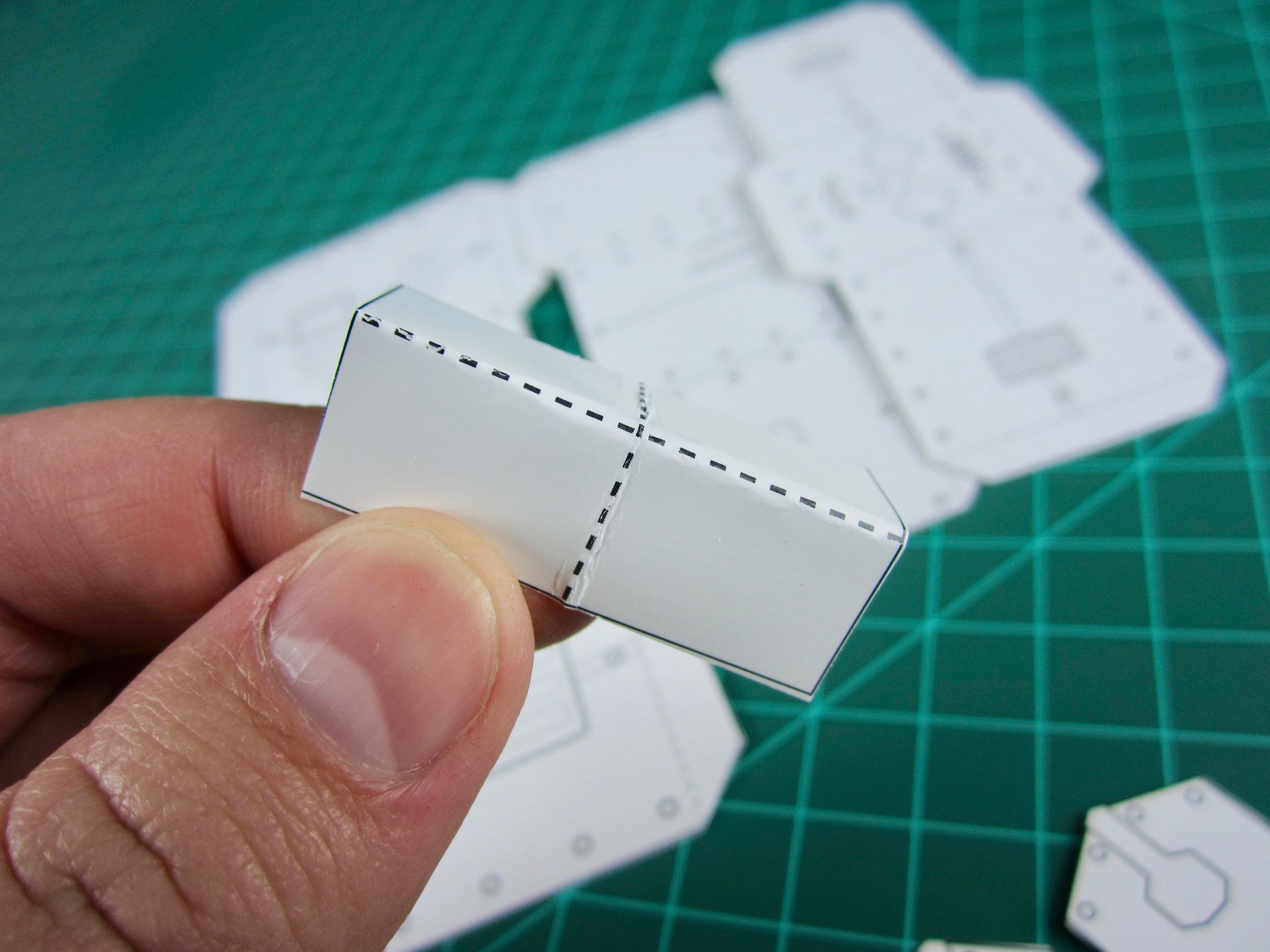 Move and Blink Paper Robot : 10 Steps (with Pictures) - Instructables