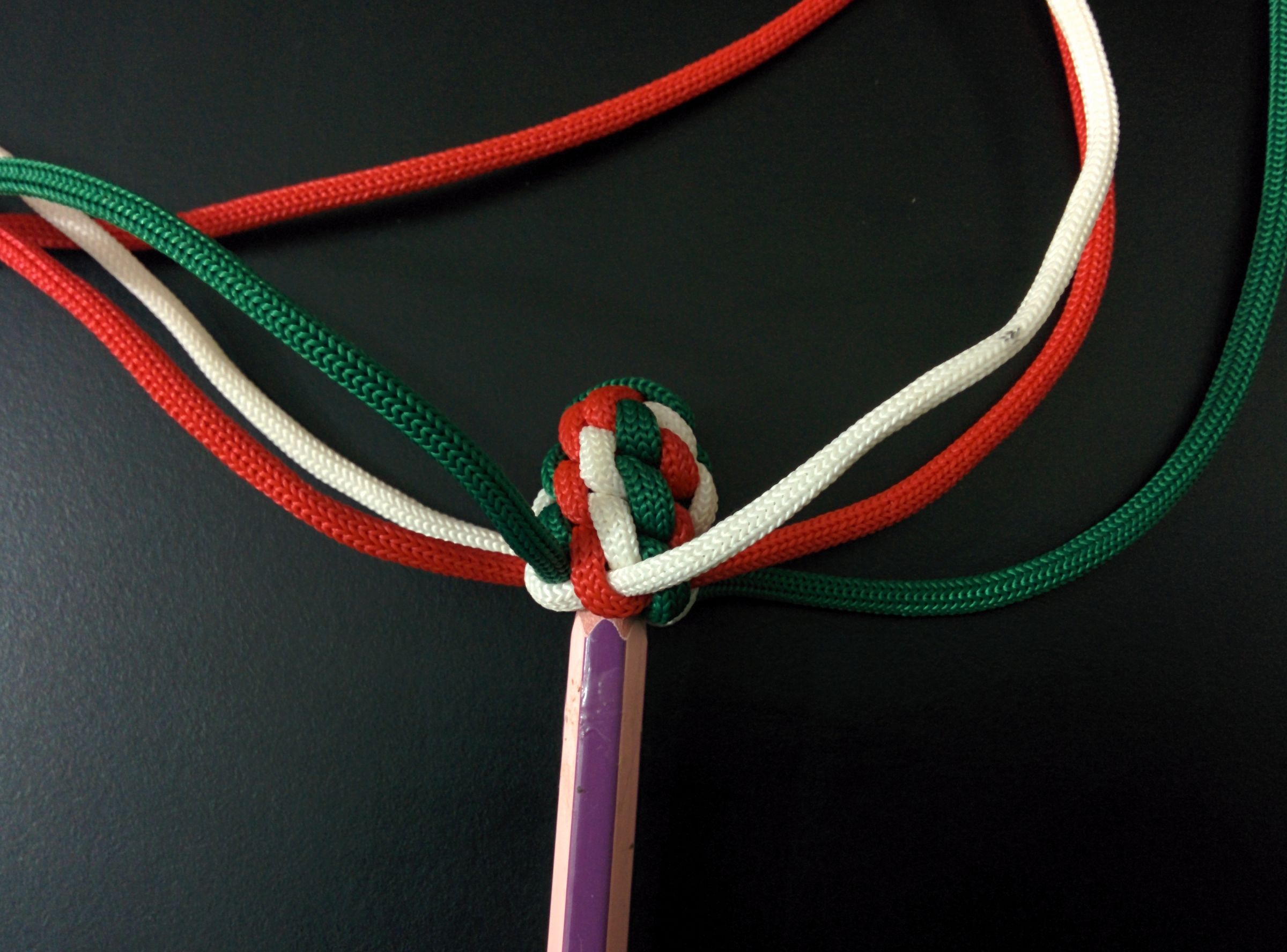 Paracord Fob With Hidden Compartment : 12 Steps (with Pictures ...