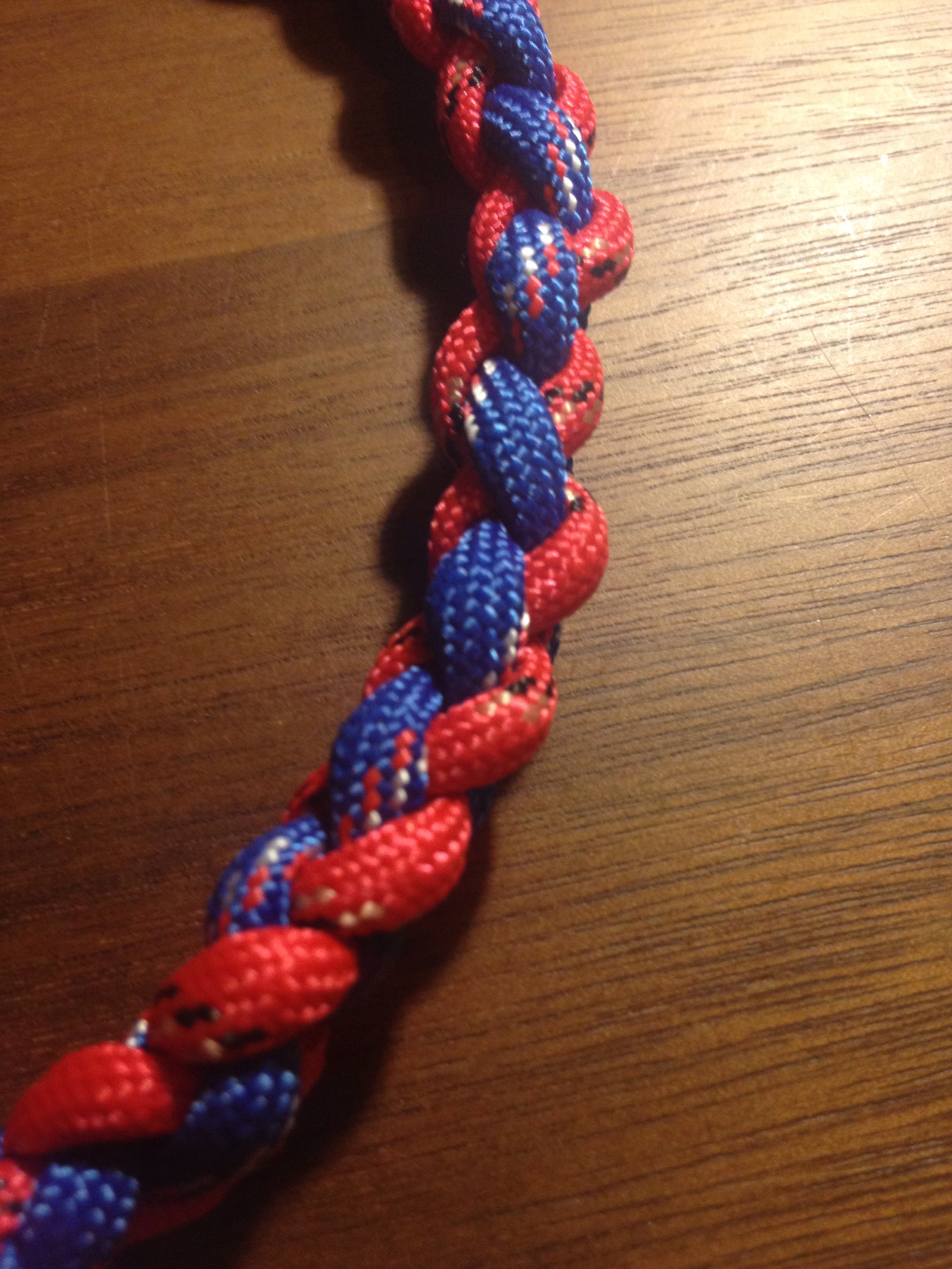 Paracord Necklace- Four Strand Round Braid : 5 Steps - Instructables