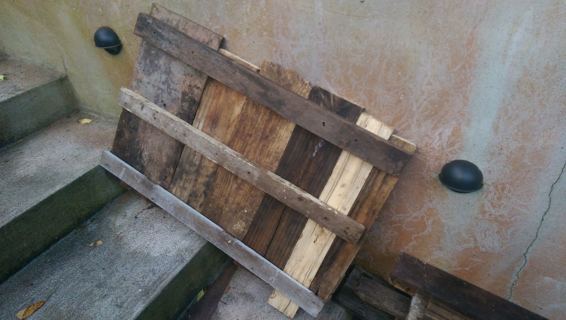 Ramp/Platform to Roll Wheel Barrow : 4 Steps - Instructables