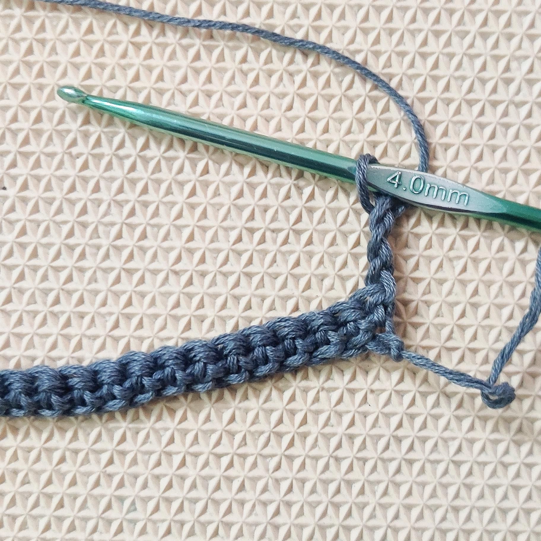 Easy Crochet Table Runner Pattern With Shell Stitch : 6 Steps (with ...