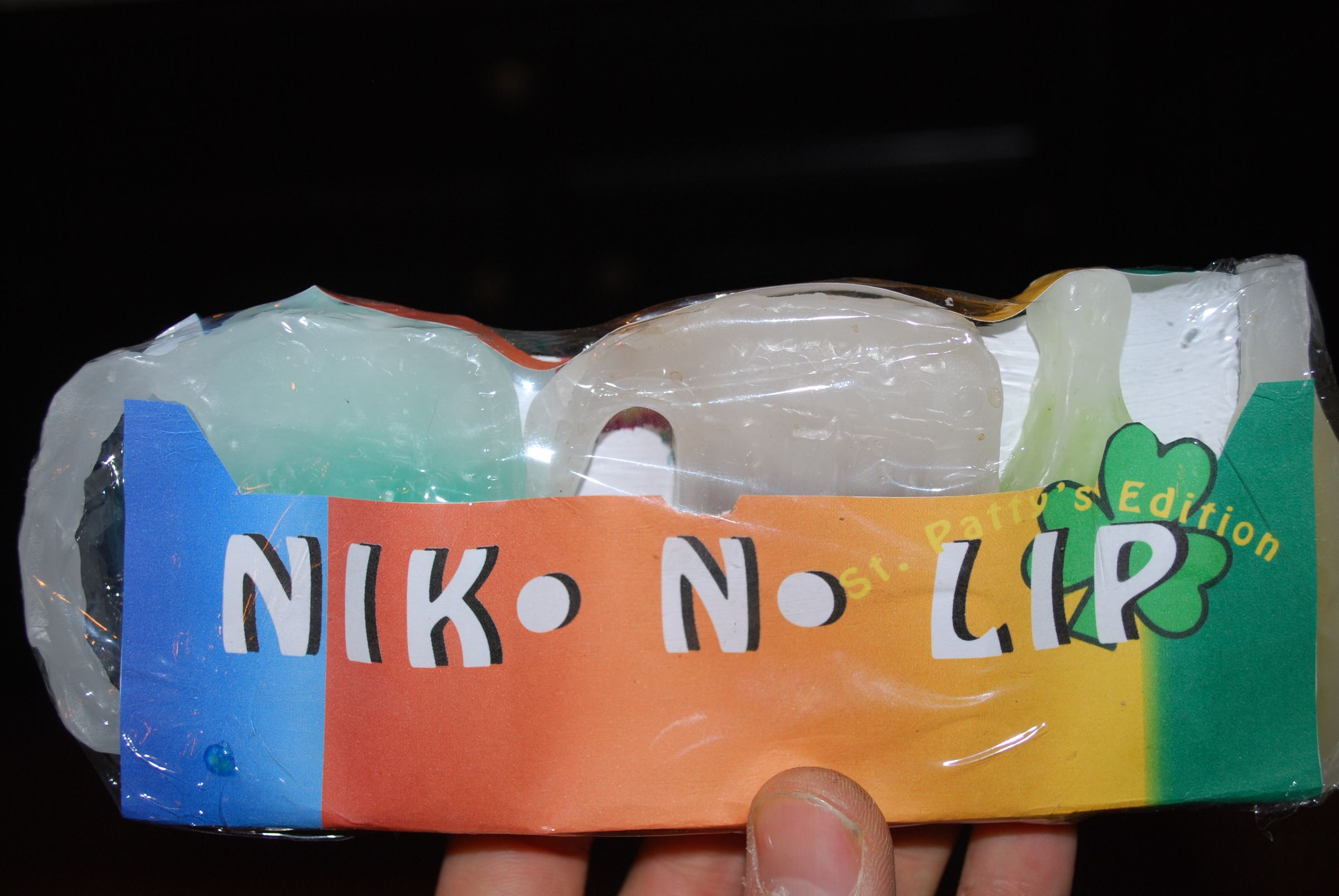 Nik N Lip St. Patty's Day Edition : 9 Steps - Instructables