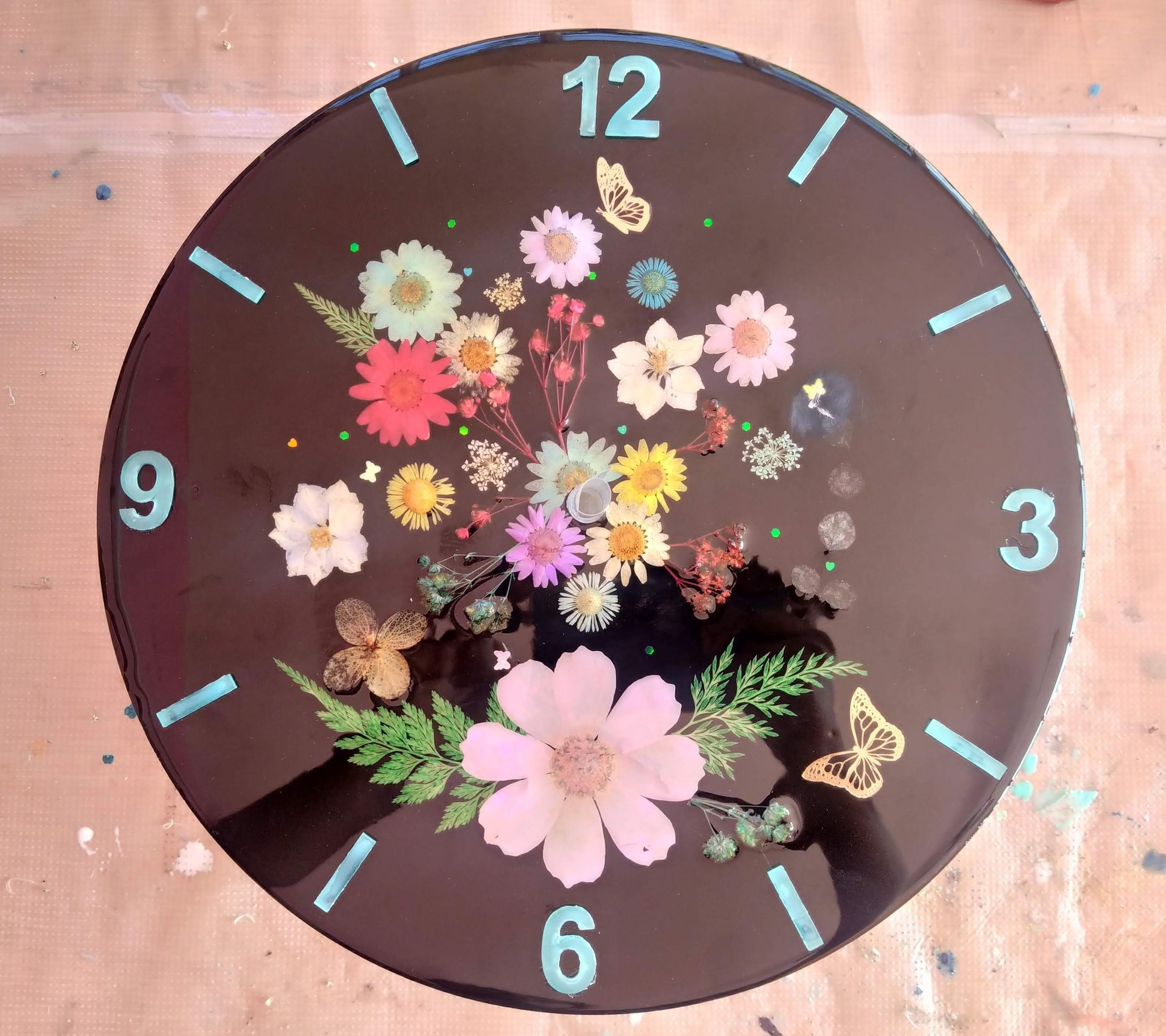 Glow in Dark Resin Floral Clock : 8 Steps (with Pictures) - Instructables
