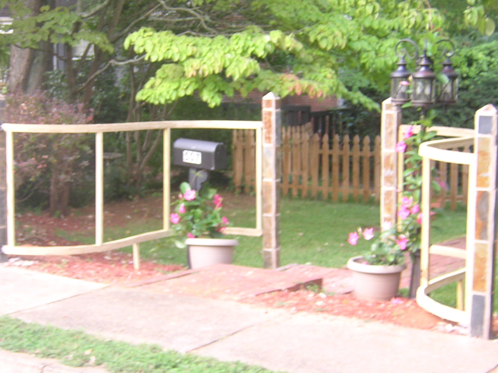 Build a Curved Wooden Fence : 3 Steps (with Pictures) - Instructables