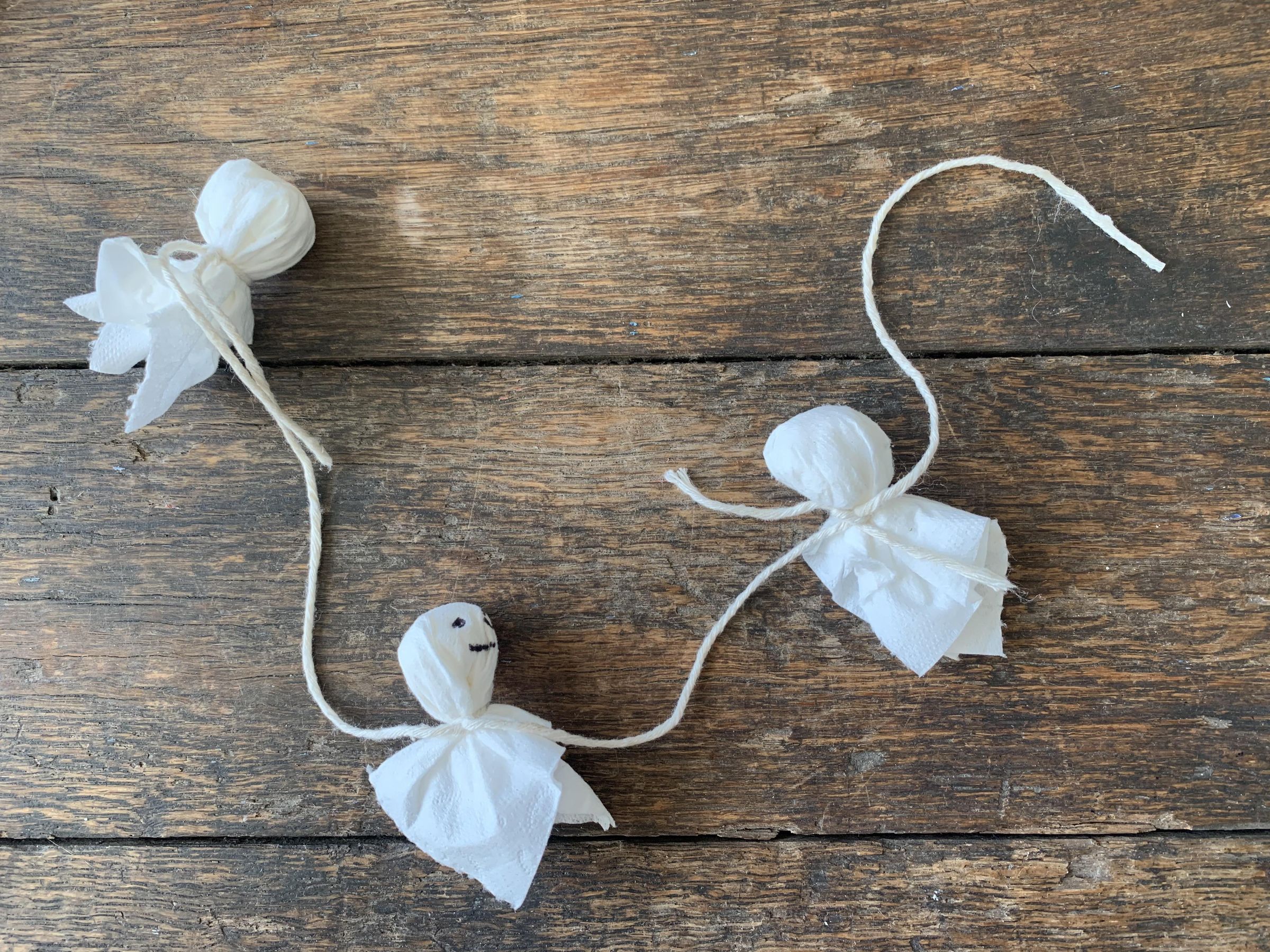 Simple Flying Toilet Paper Ghost Decoration : 5 Steps (with Pictures ...