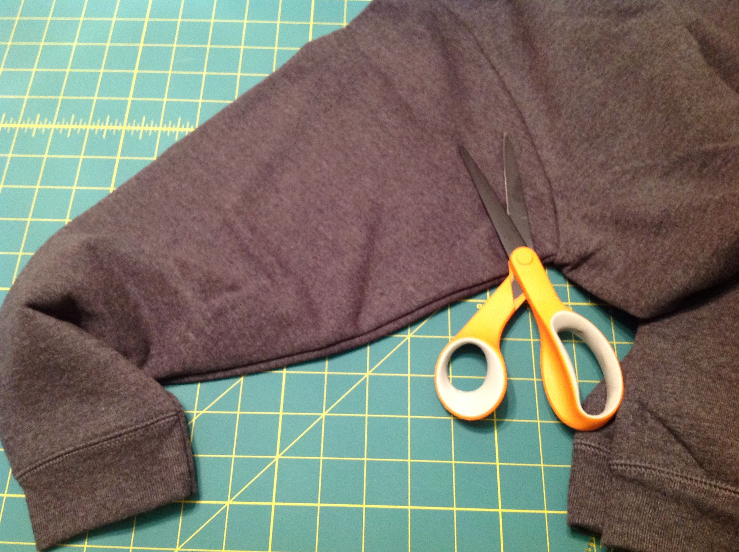 TWO SWEATSHIRT REMAKE - Perfect for Curvy Women in Leggings : 14 Steps ...