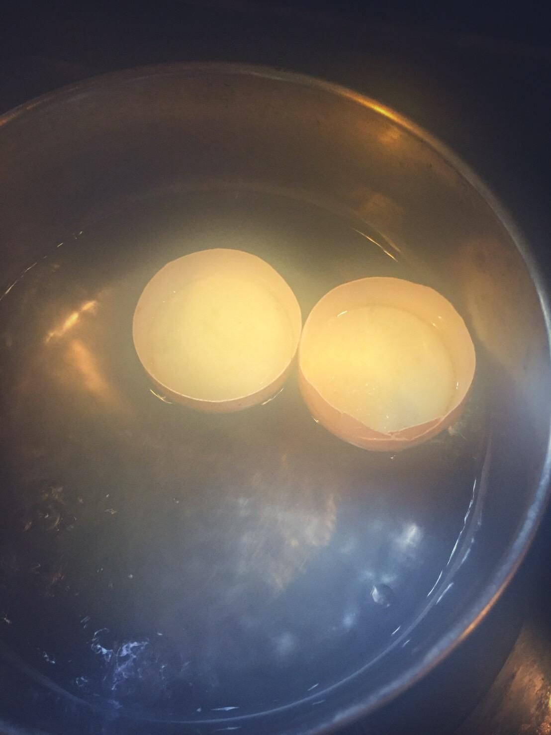 Reversed Colour Fried Egg : 4 Steps (with Pictures) - Instructables