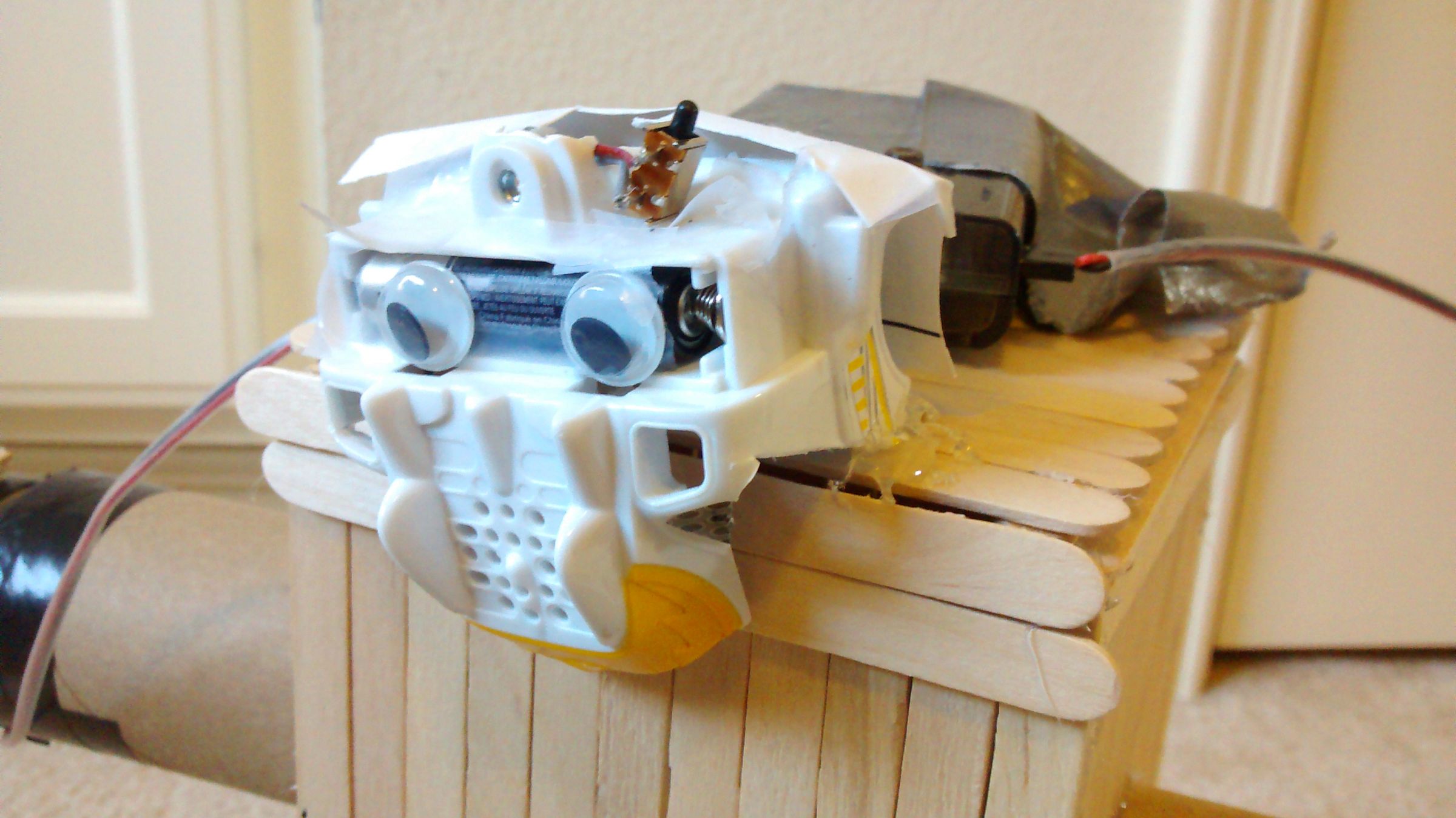 How to Make a Simple Humanoid Robot That Throws : 7 Steps - Instructables