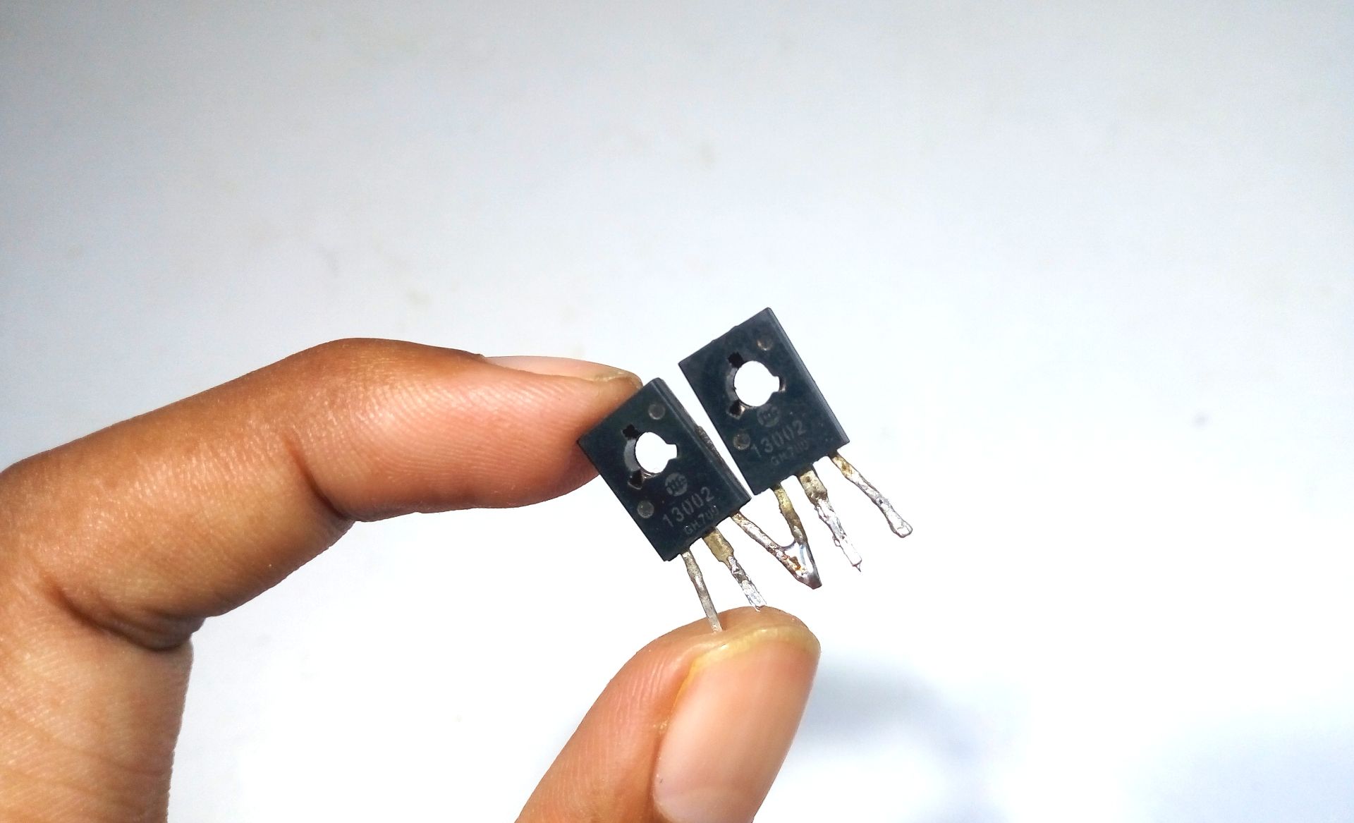 13002 Double Transistor Amplifier : 9 Steps - Instructables