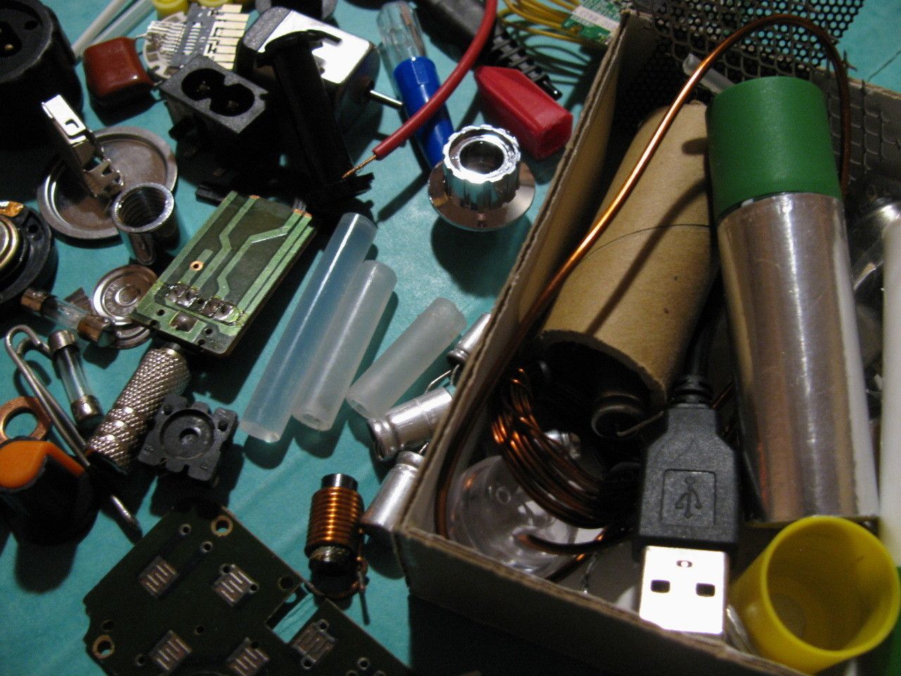 Retro-Futuristic USB Drive : 16 Steps (with Pictures) - Instructables